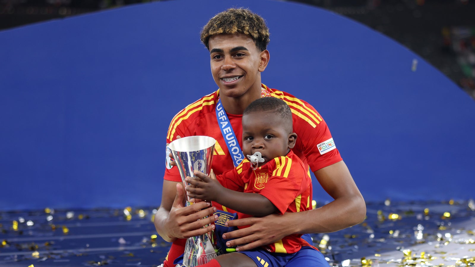 Wunderkind Yamal & sein Bruder sorgen für den süßesten EURO-Moment ...