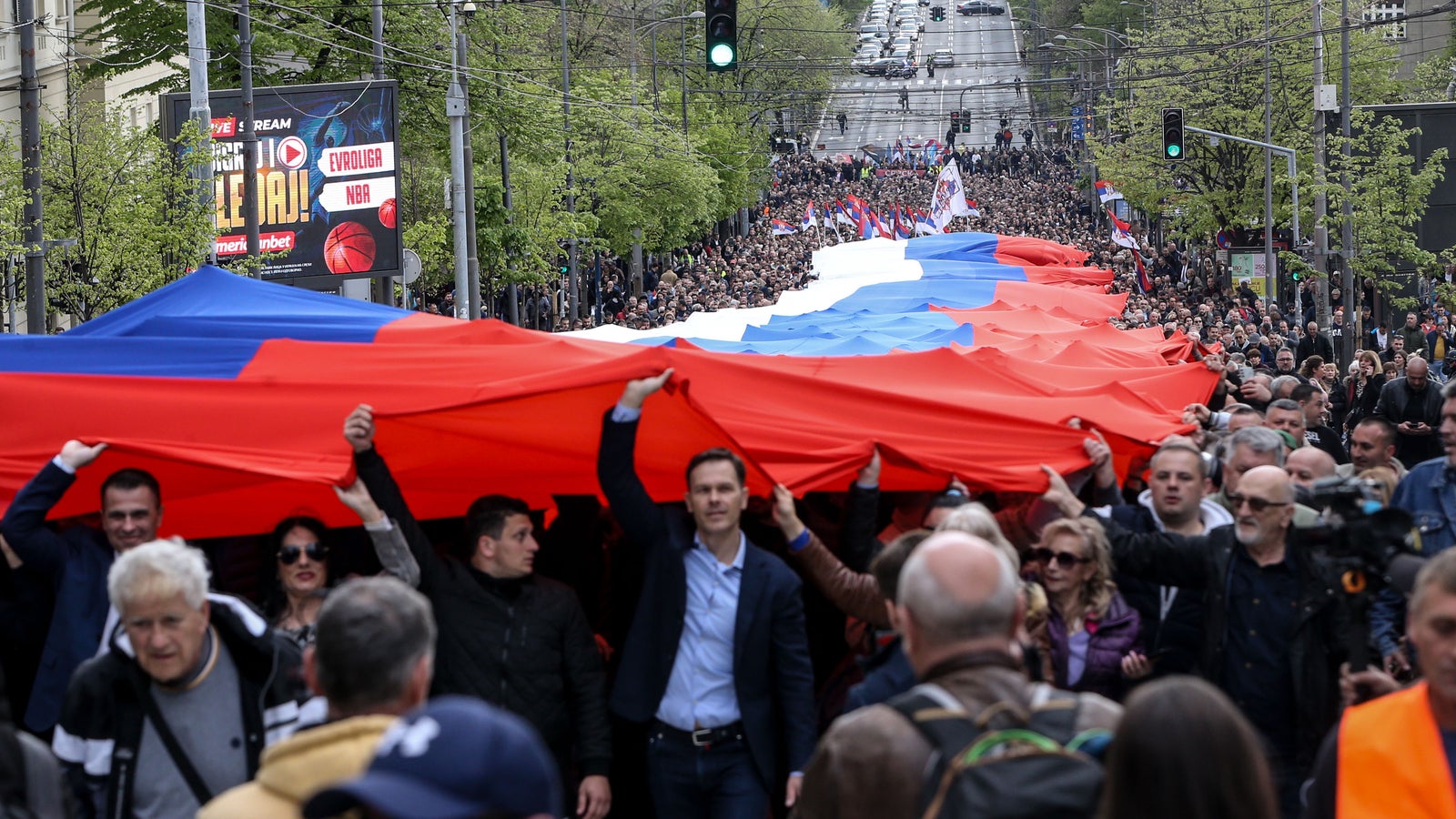 Serbien: Neuer Regierungschef Macut von Parlament bestätigt - oe24.at