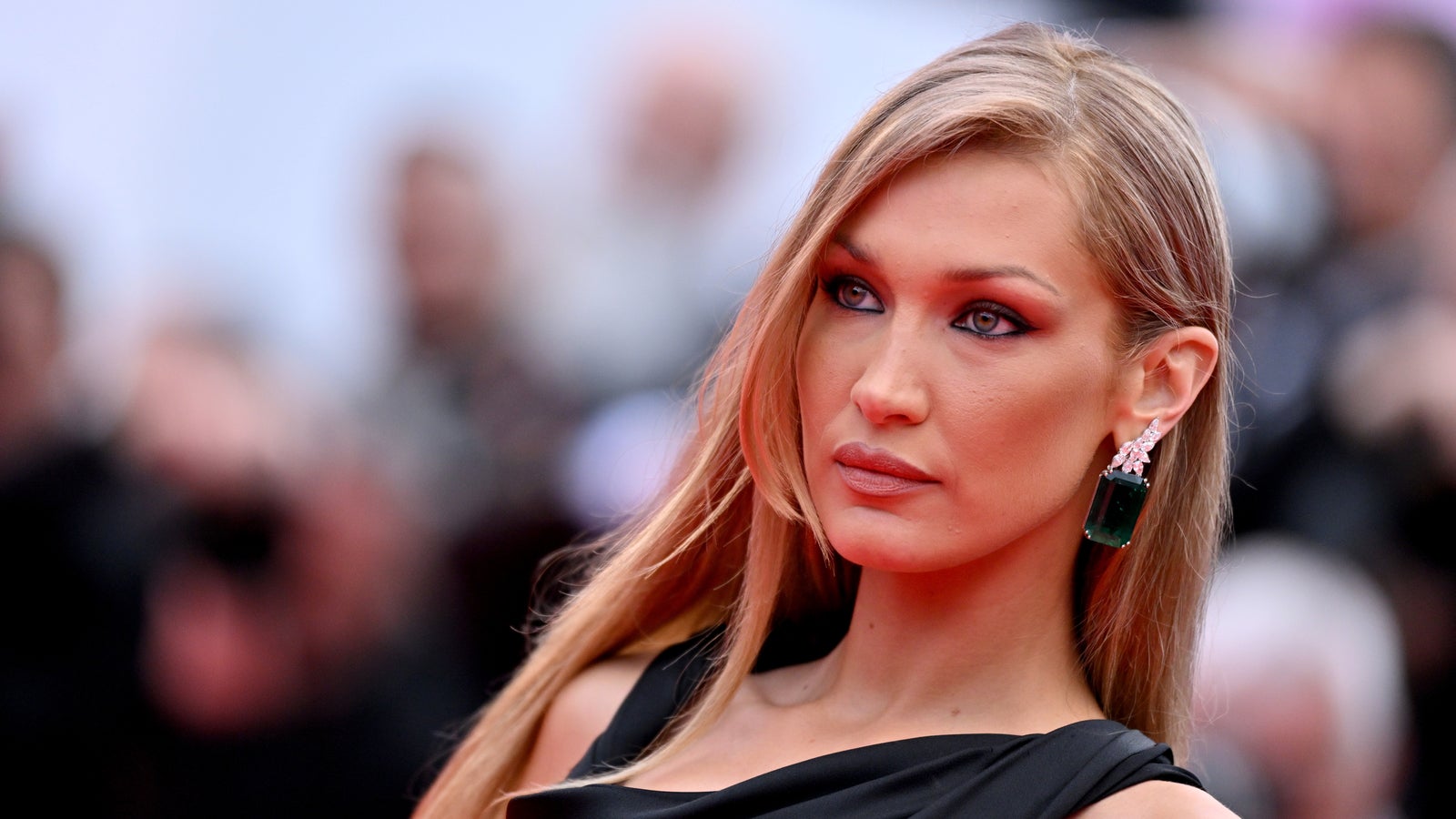 Bella Hadid bringt die umstrittensten Winterstiefel der 2000er zurück ...