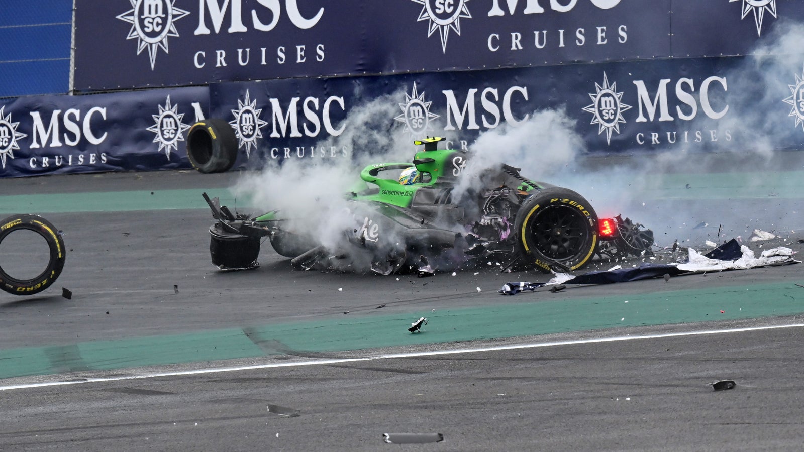Familie und Freundin sahen vor Ort Horror-Crash von F1-Star - sport24.at