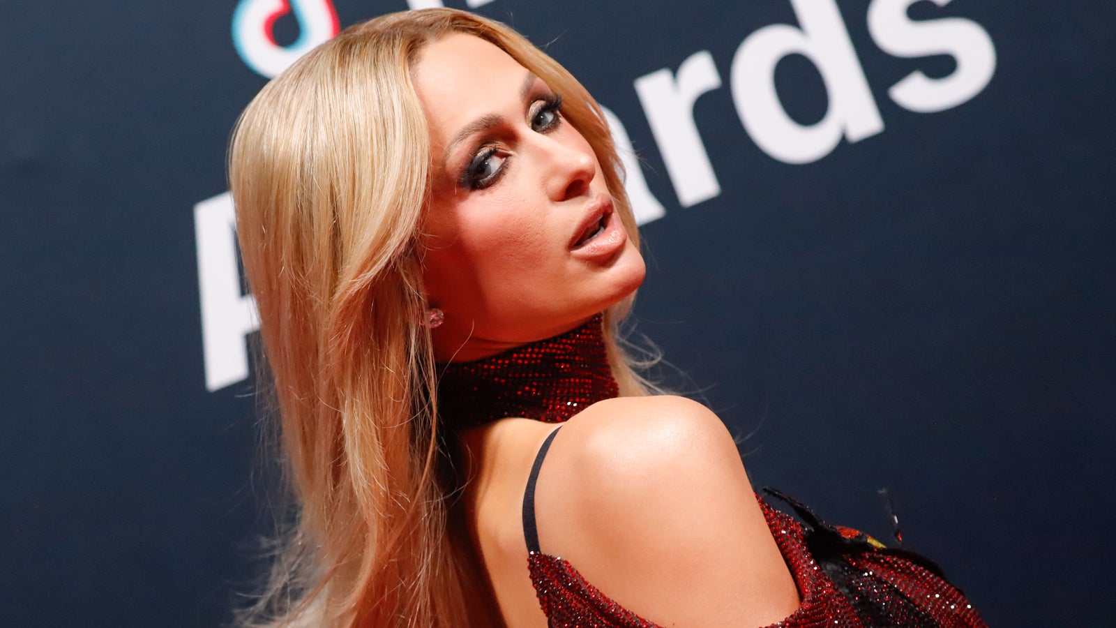Teuflisch heiß! Paris Hilton zieht bei den TikTok Awards alle Blicke ...