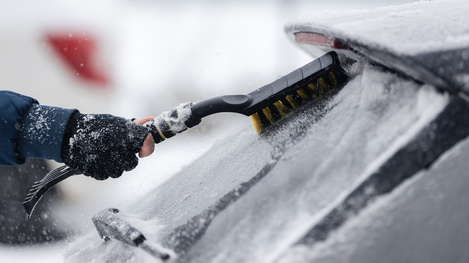 Fatal! Diese Fehler sollten Sie beim Eiskratzen am Auto auf keinen Fall ...