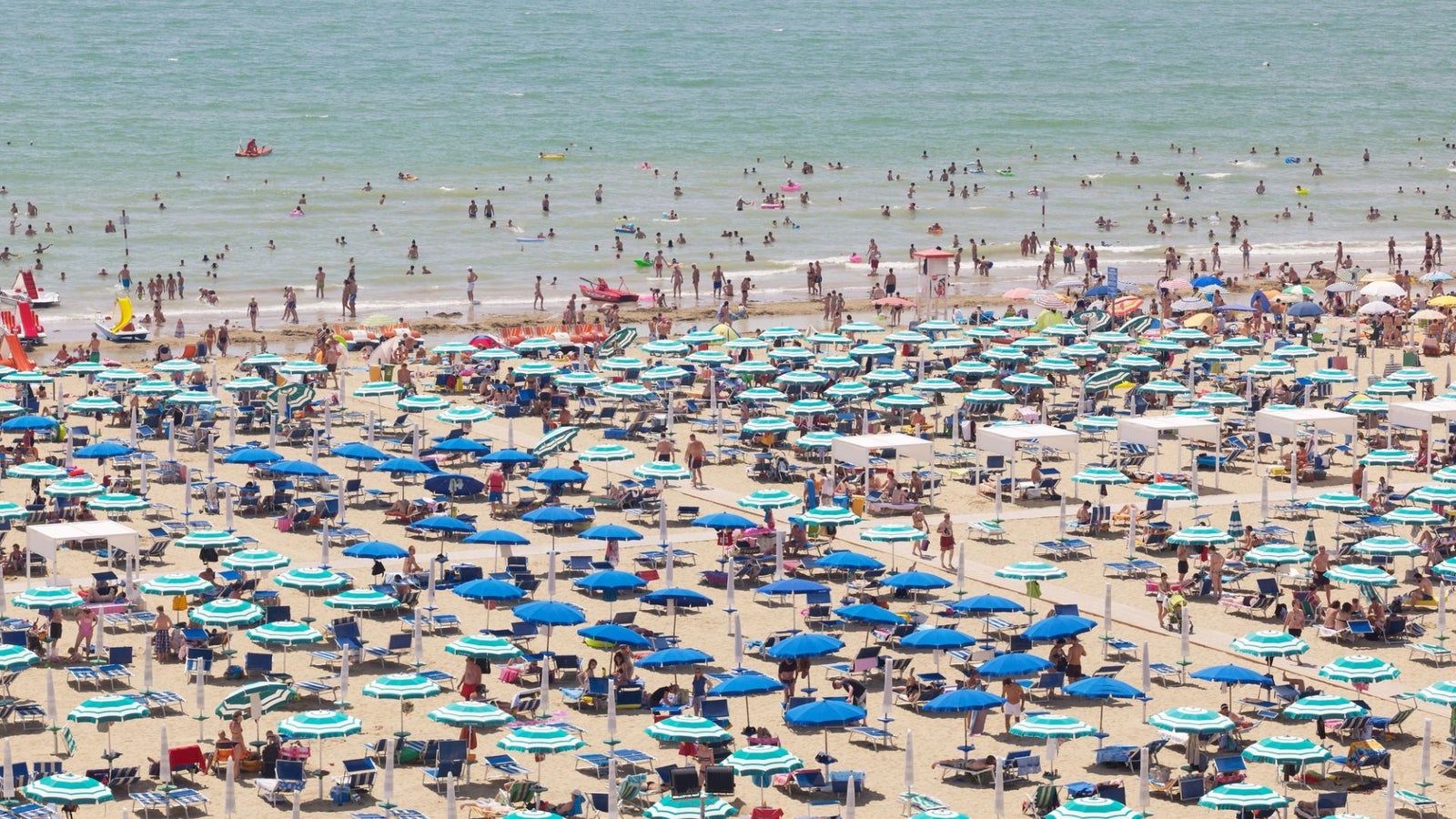 354 Euro für die erste Strand-Reihe: Preis-Explosionen im Italien ...