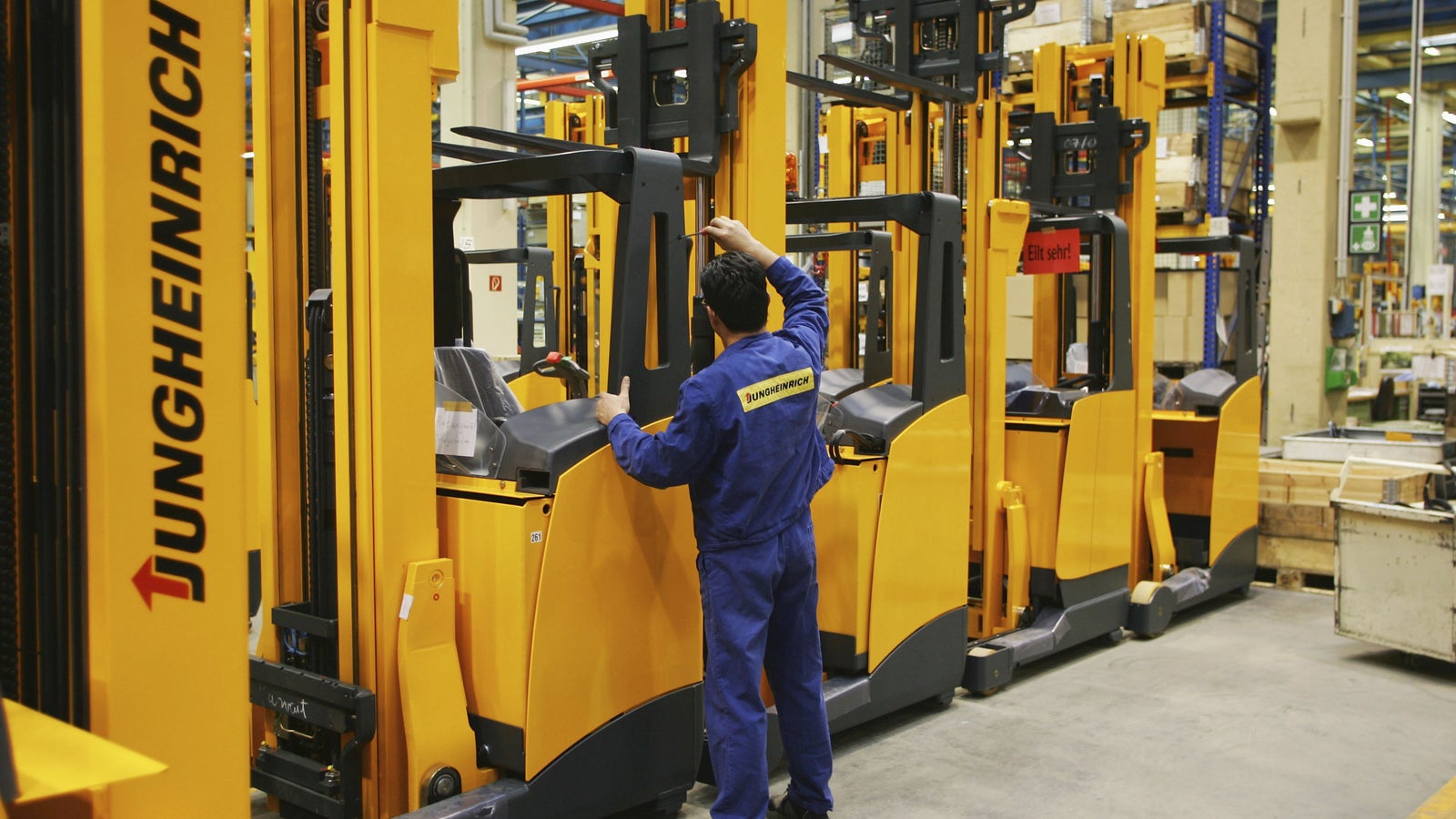 Gabelstapler-Riese schließt Werk – 500 Jobs weg - Business-Live