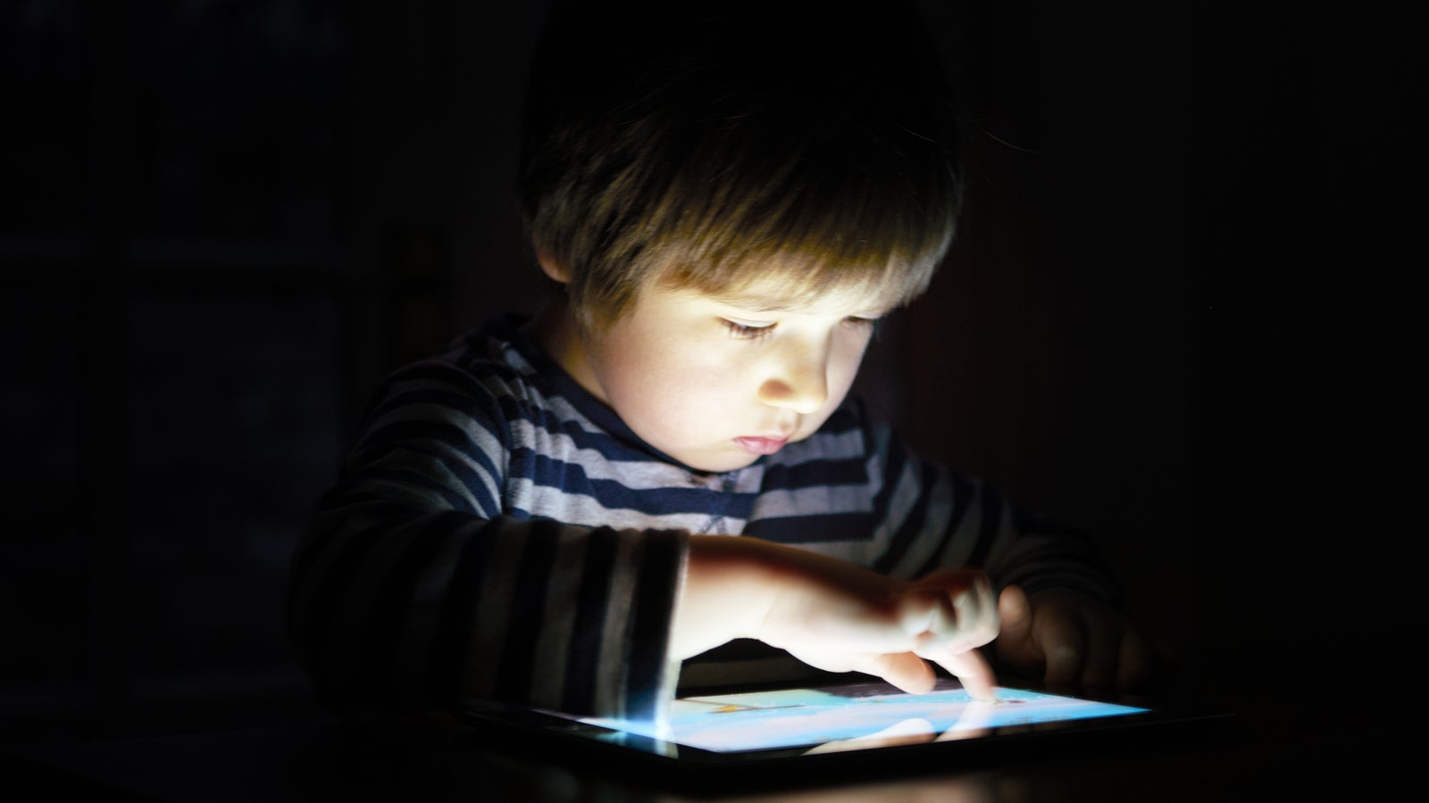 Jede Stunde zählt! Bildschirmzeit bei Kindern wirkt sich negativ auf ...