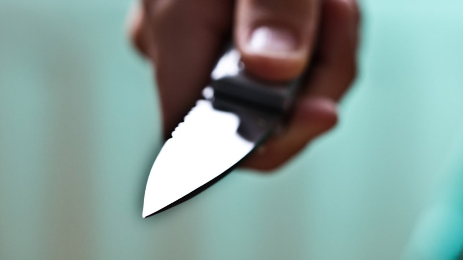 25-Jähriger attackiert Mann auf Parkbank mit Messer - oe24.at