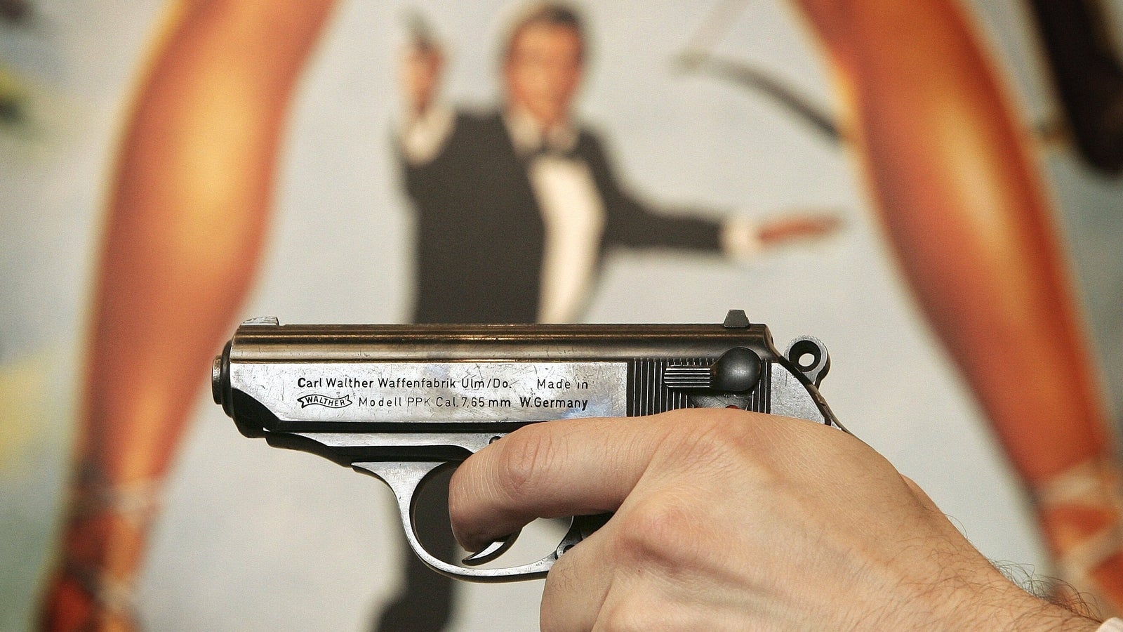 Schuss mit James-Bond-Waffe in Wiener Klasse - oe24.at