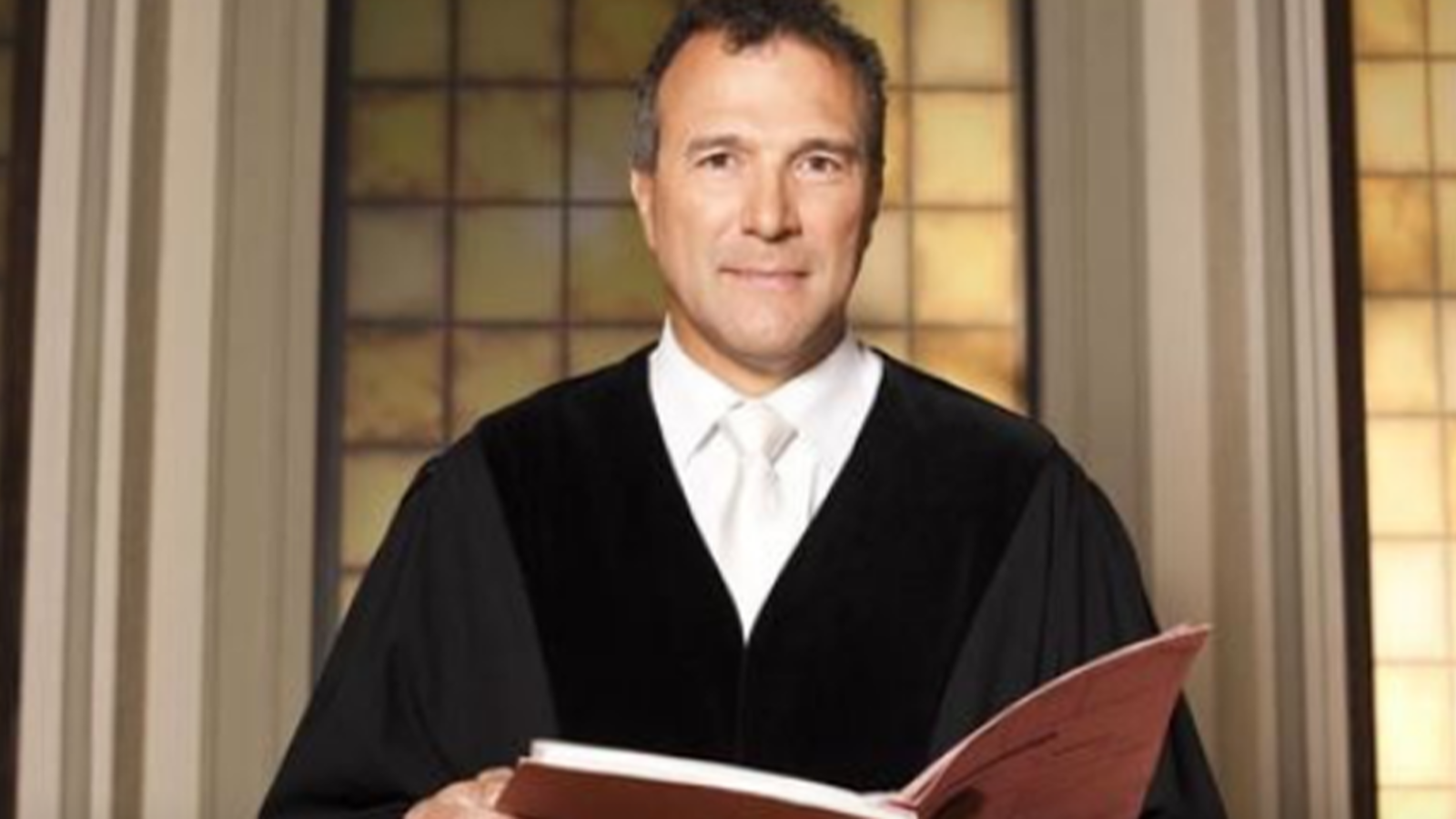 TV-Richter Alexander Hold (62) kämpft gegen Krebs - stars24