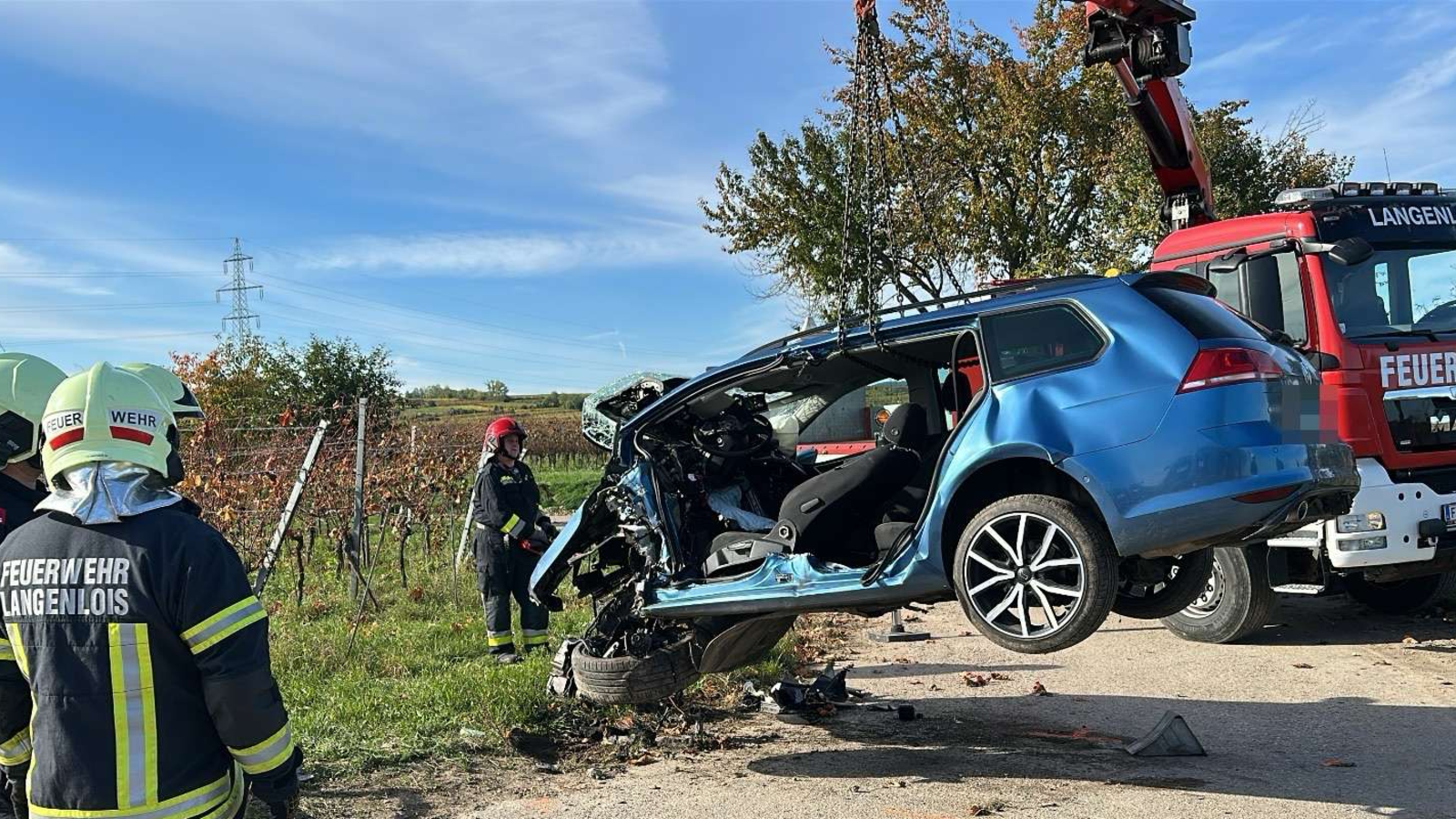 Todes-Crash: Motor flog 40 Meter in Weingarten - oe24.at