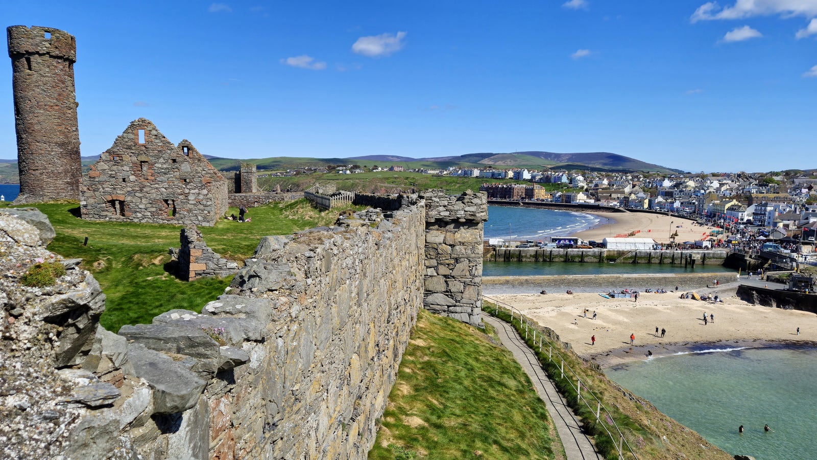 Isle of Man: Zwischen Feenmythen, Manx-Katzen & der legendären Tourist ...