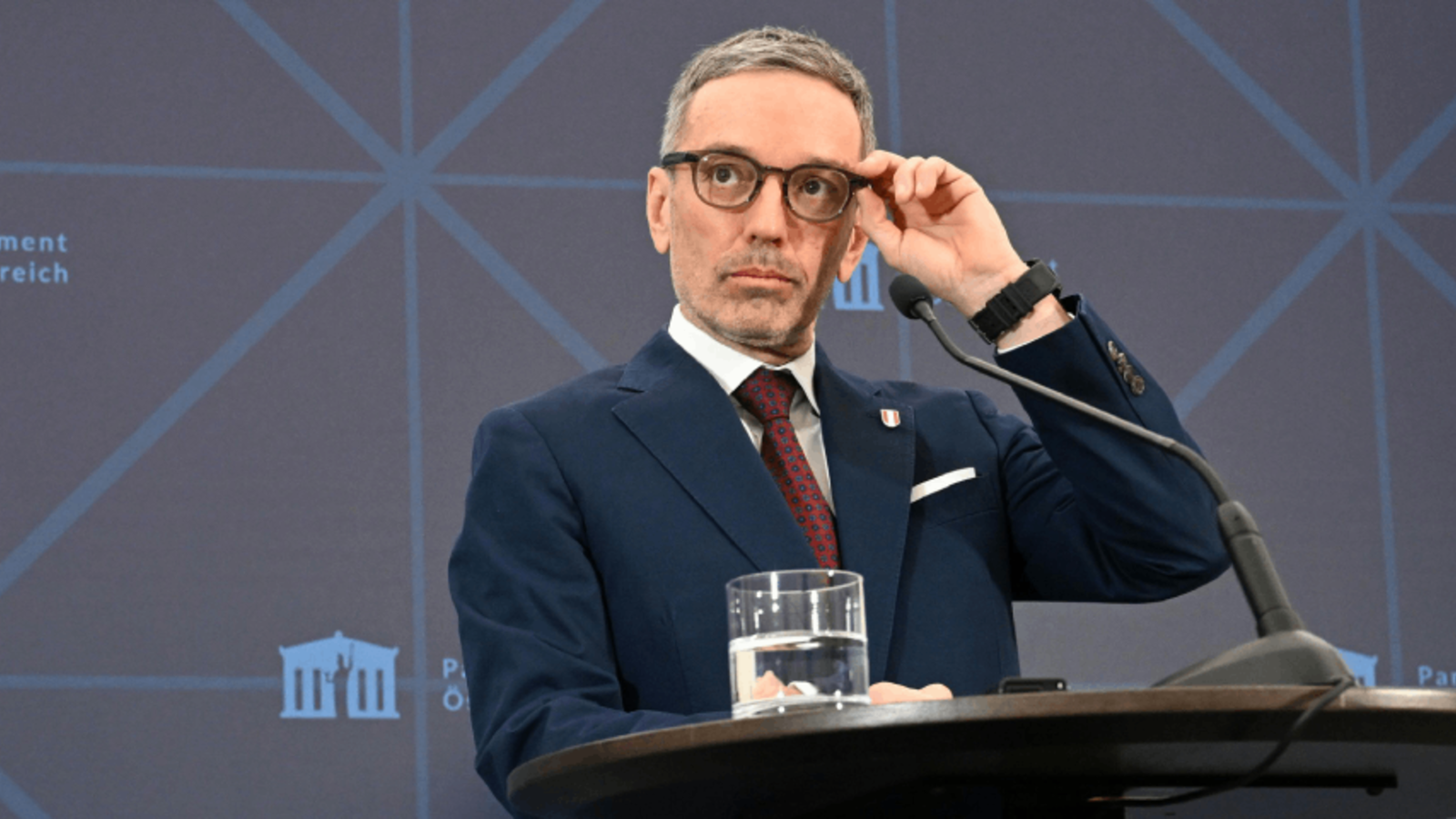 "Pinke Stützräder": Kickl rechnet mit "Systemdreier" ab - Politik-Live