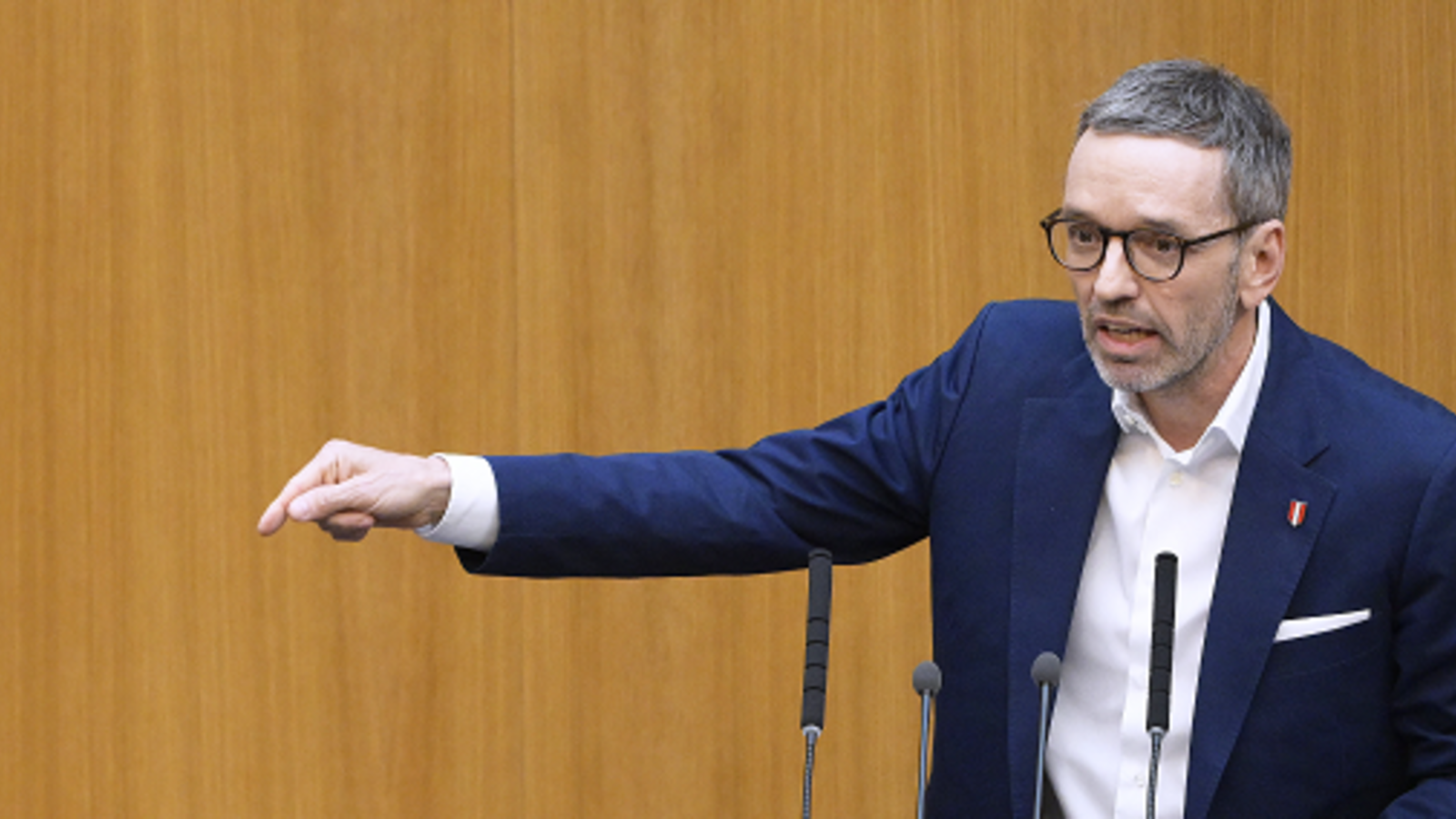 Riesen-Streit im Parlament: Kickl schwänzt eigene Aktuelle Stunde ...