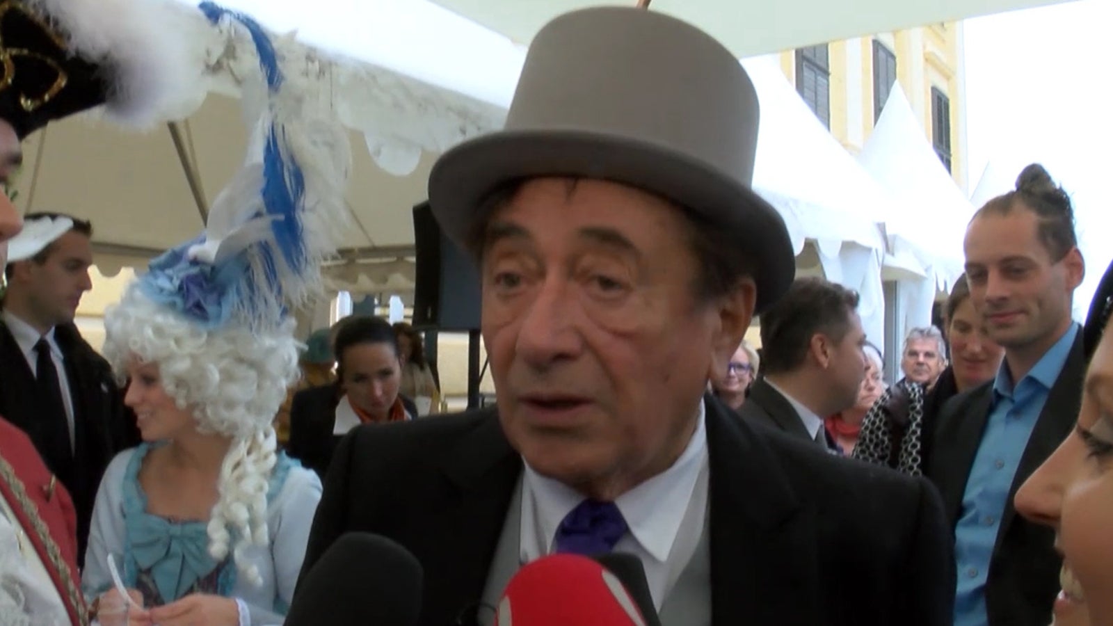 Lugner will Spatzi- Tochter nicht adoptieren - oe24.tv