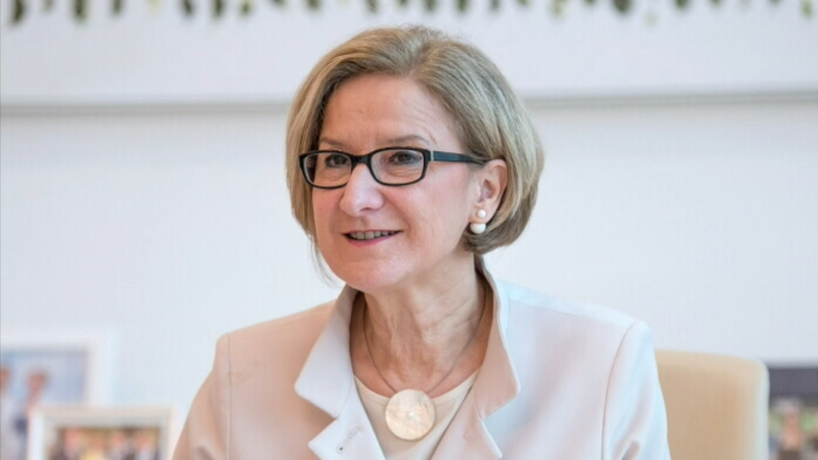 Johanna Mikl-Leitner im oe24-Exklusiv-Interview - oe24.tv
