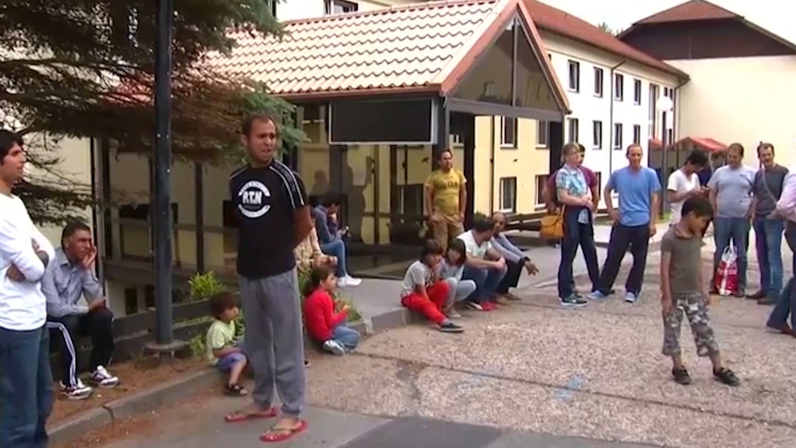 Chaos im Asyl-Lager Traiskirchen - oe24.tv