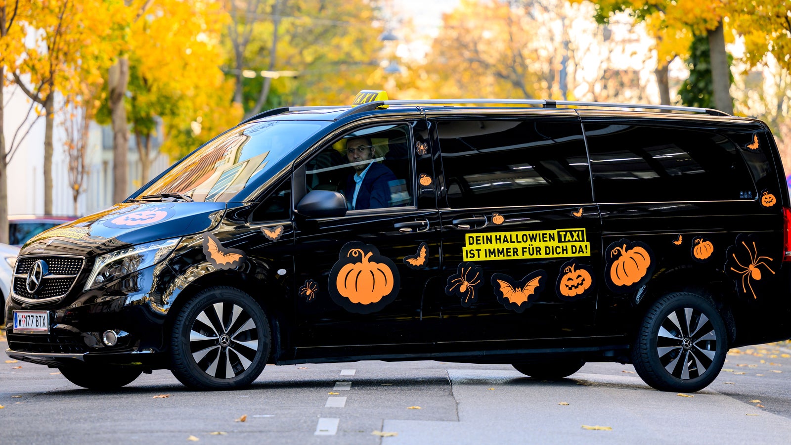 Grusel-Taxi bringt Fahrgäste kostenlos zur Halloween-Party - oe24.at