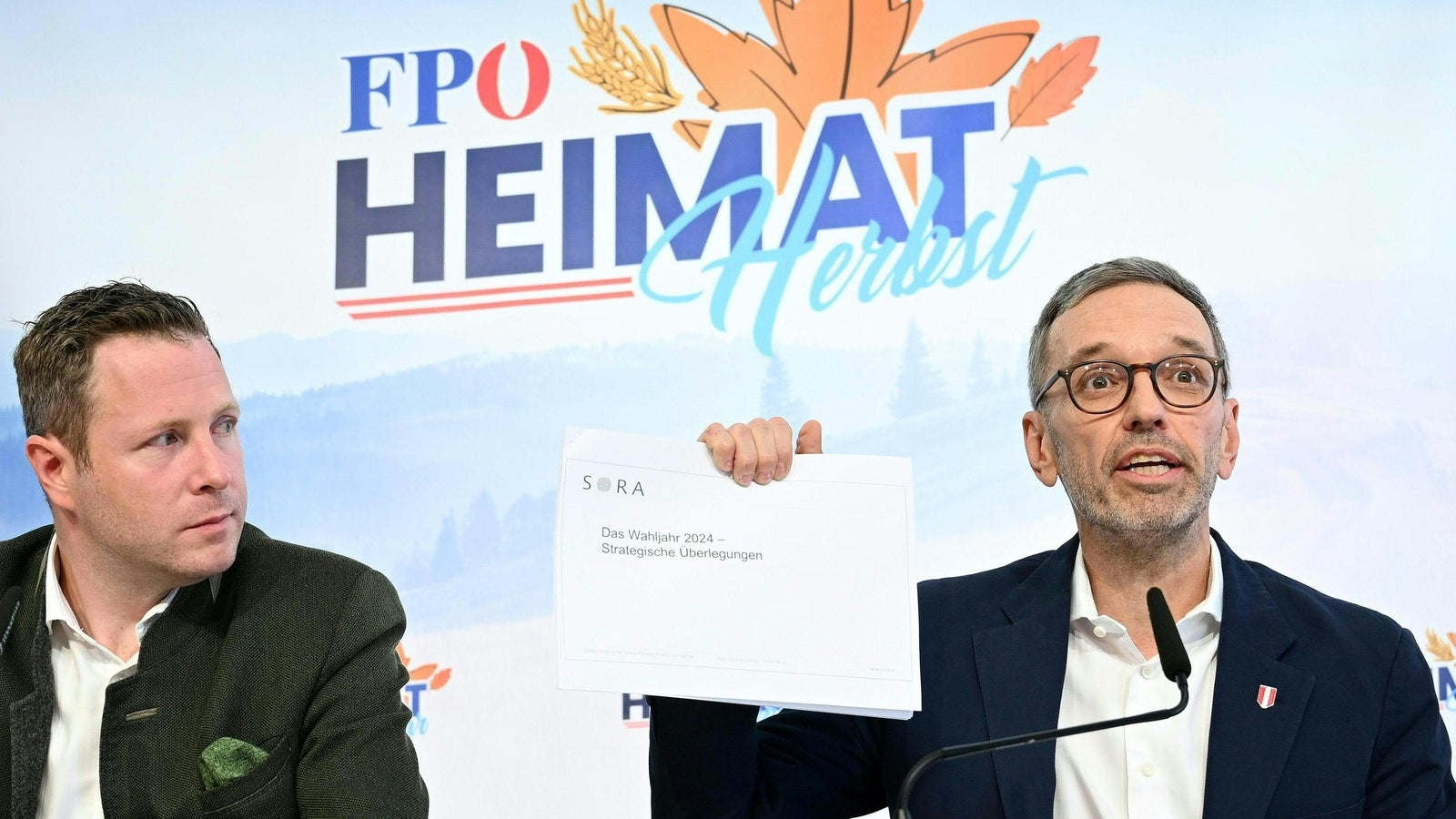 Blauer Heimatherbst: Kickl reist mit Schneiderin, Messerschleifer und Perchten durch das Land ...