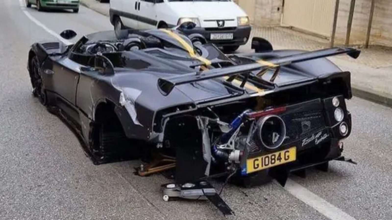 Hier crasht ein 15 Millionen Pagani in den Gegenverkehr - oe24.at