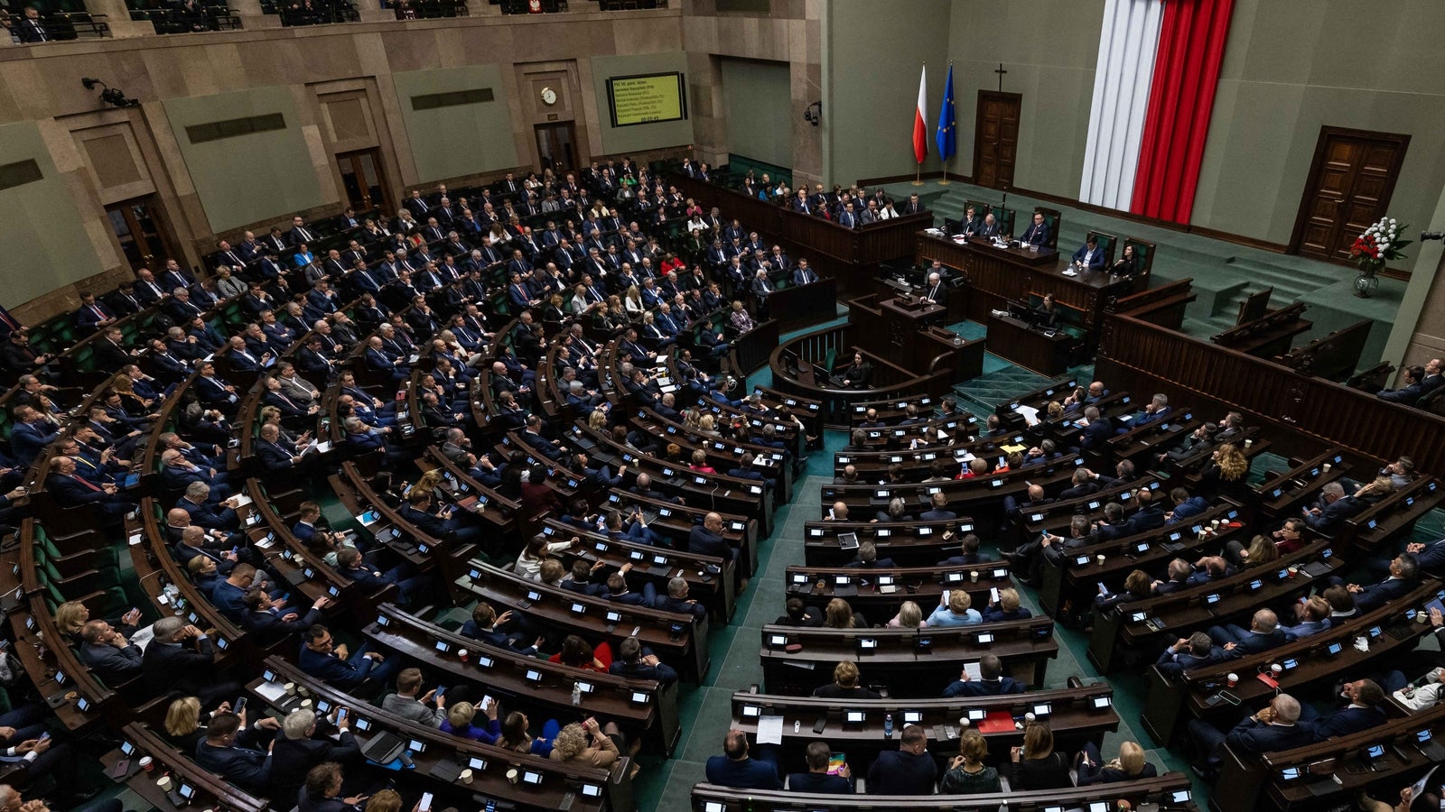 Polens Parlament verweigert Regierung die Mehrheit - oe24.at