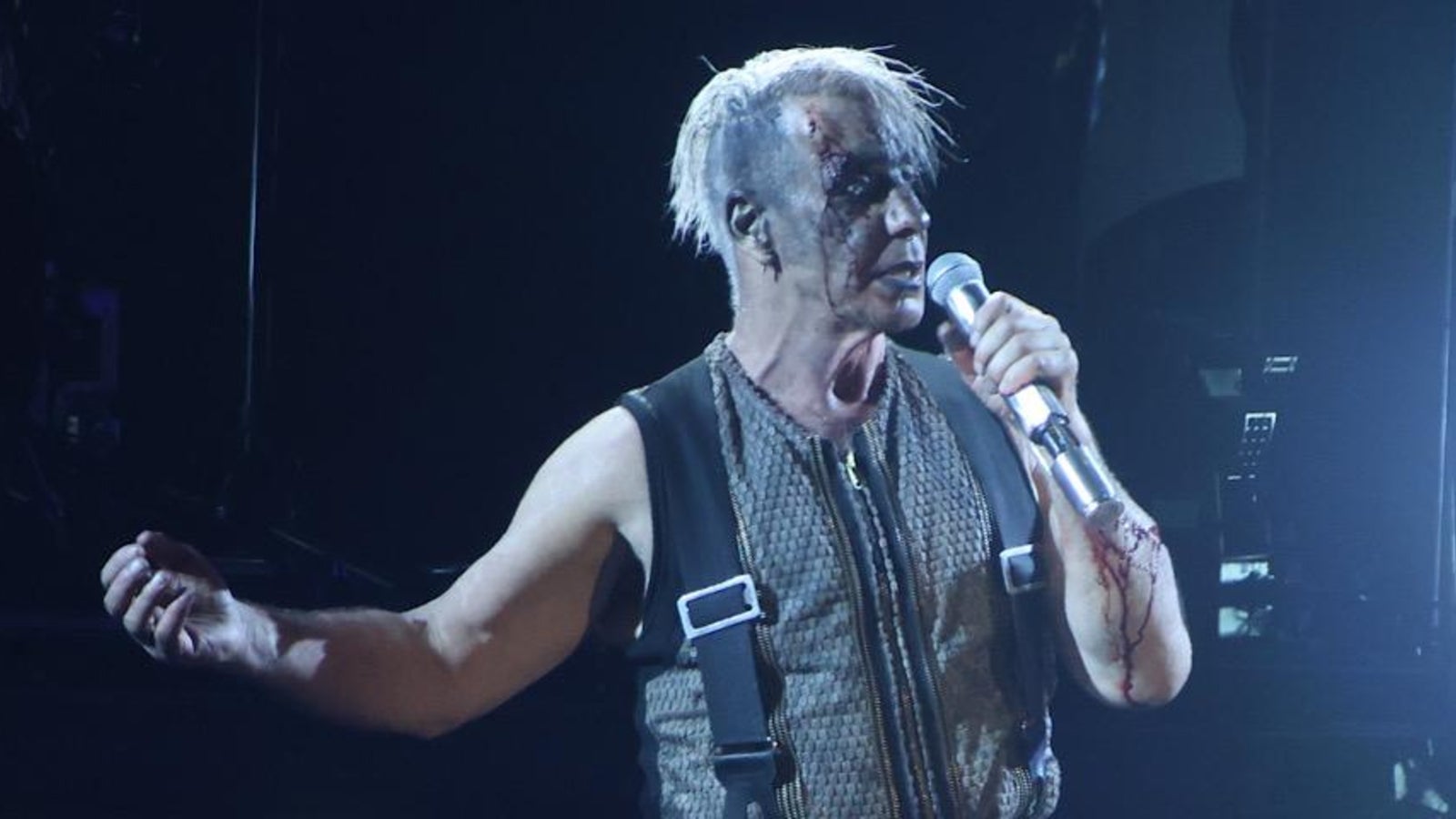 Neue Vorwürfe gegen Lindemann: Frauen berichten von Anwerbung - stars24