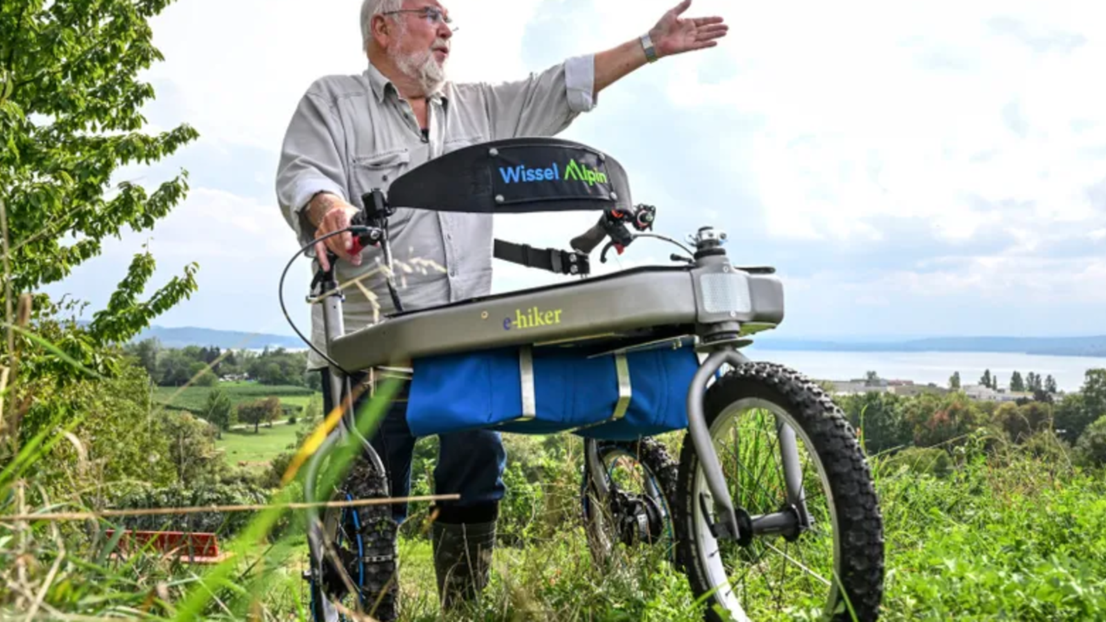 Opa (92) begeistert mit Turbo-Rollator - oe24.at