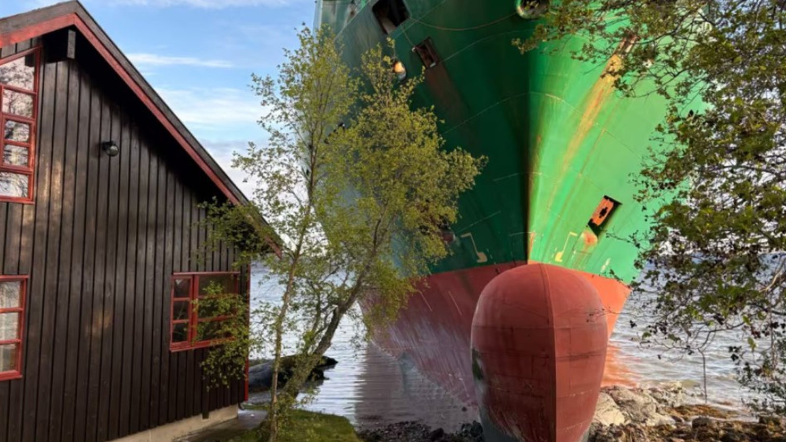 Deswegen krachte das Containerschiff in den Garten - oe24.at