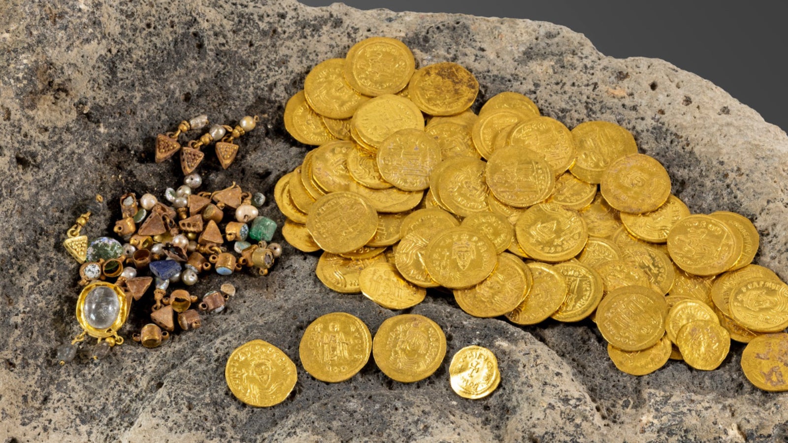 Durch Zufall: Forscher entdecken seltenen Goldschatz - oe24.at