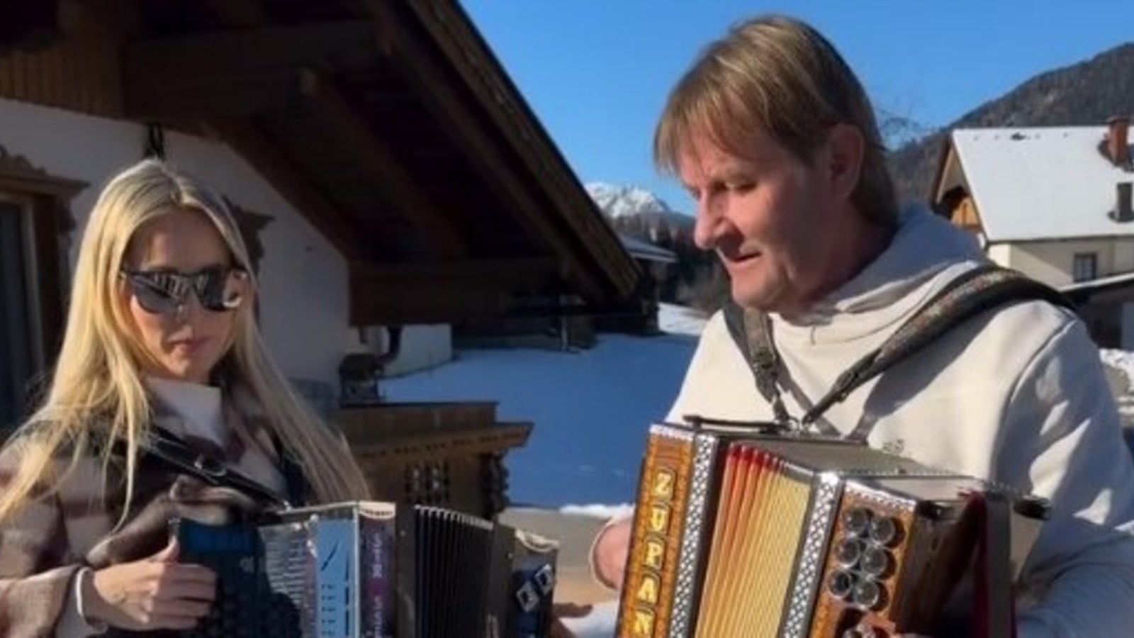 Virales Posting: Melissa Naschenweng begeistert mit Papa-Duo - stars24