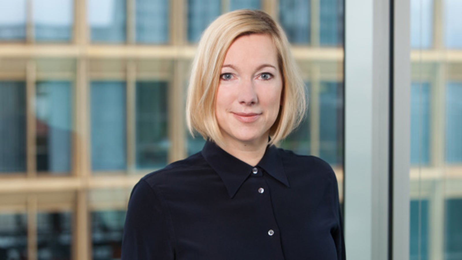 Premiere: Frau im Springer-Vorstand - Business-Live