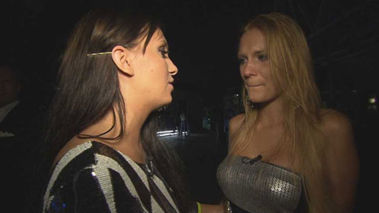 Tara bringt Moni zum Weinen - stars24