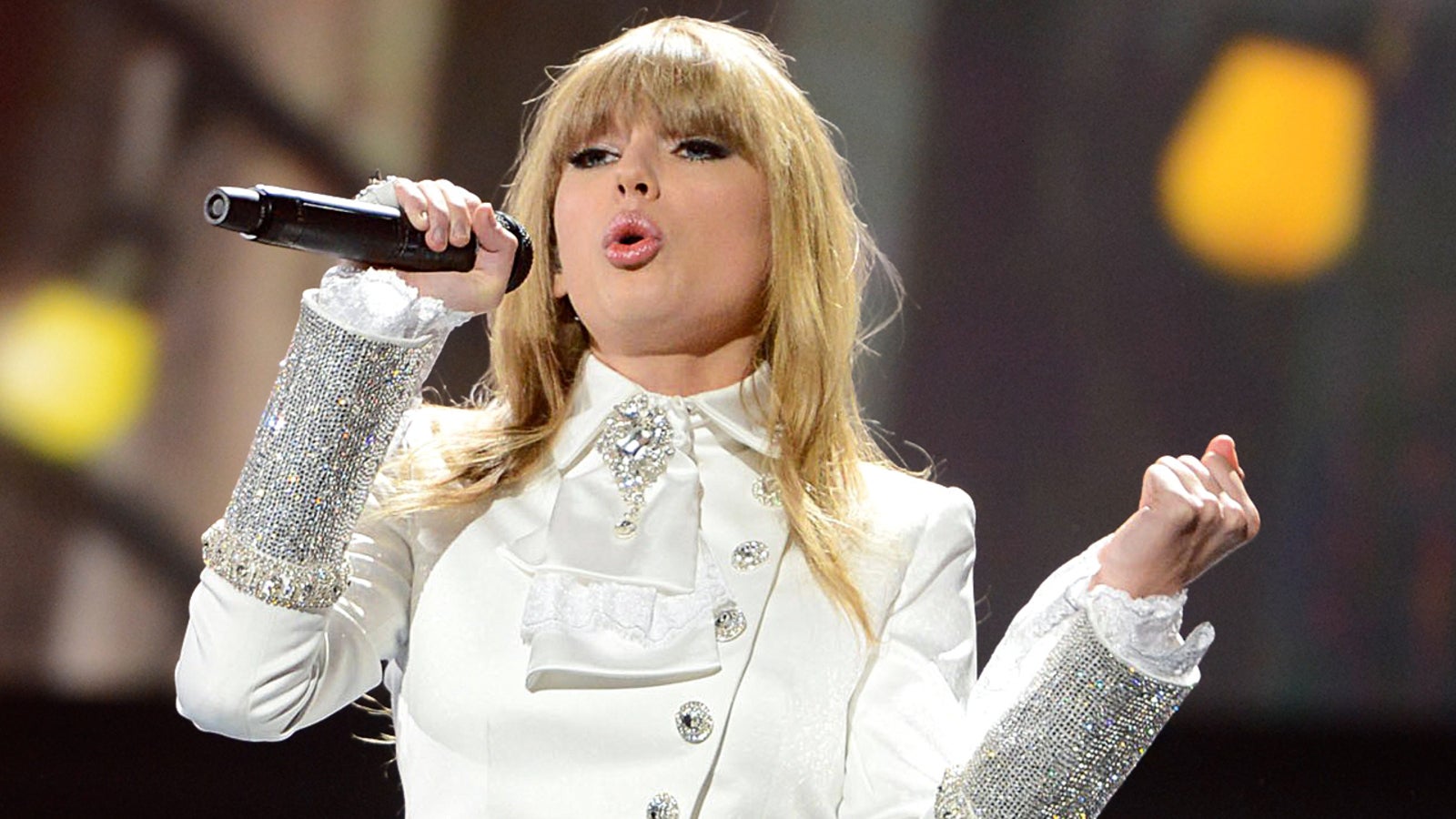 Historisch: Taylor Swift mit zehn Songs in den Top Ten der Charts - oe24.at