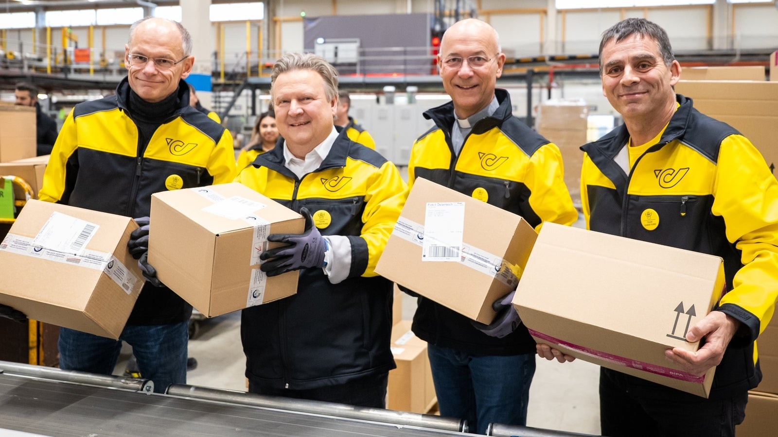Ludwig und Faber schupften Packerl im Auftrag des Christkinds - oe24.at
