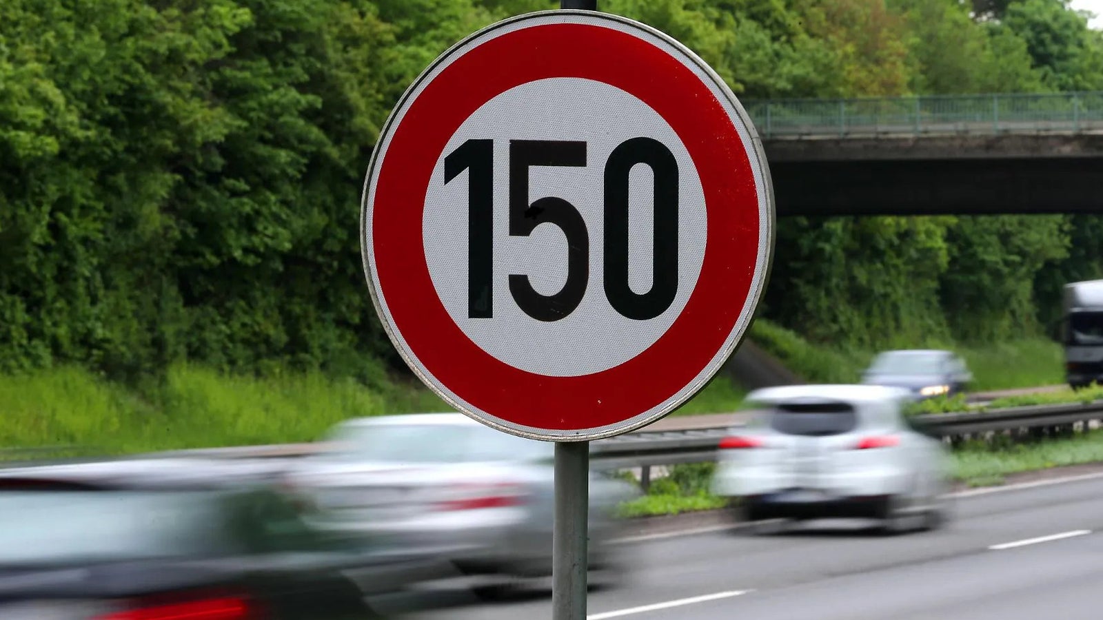 Tempo 150 auf Autobahnen: Wirbel um oe24-Story - Politik-Live