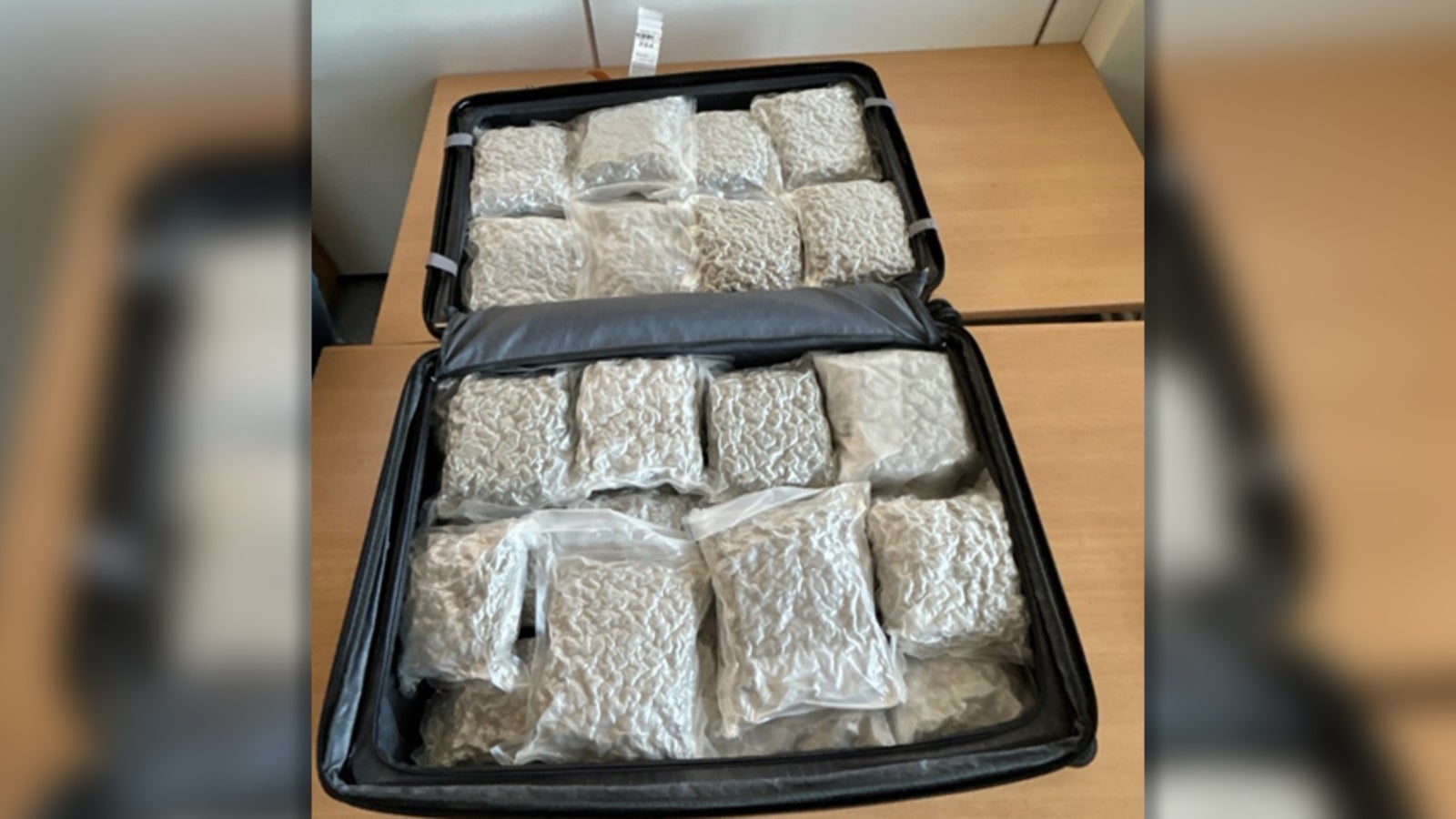 Schwedin mit 20 Kilo Cannabis am Flughafen geschnappt - oe24.at