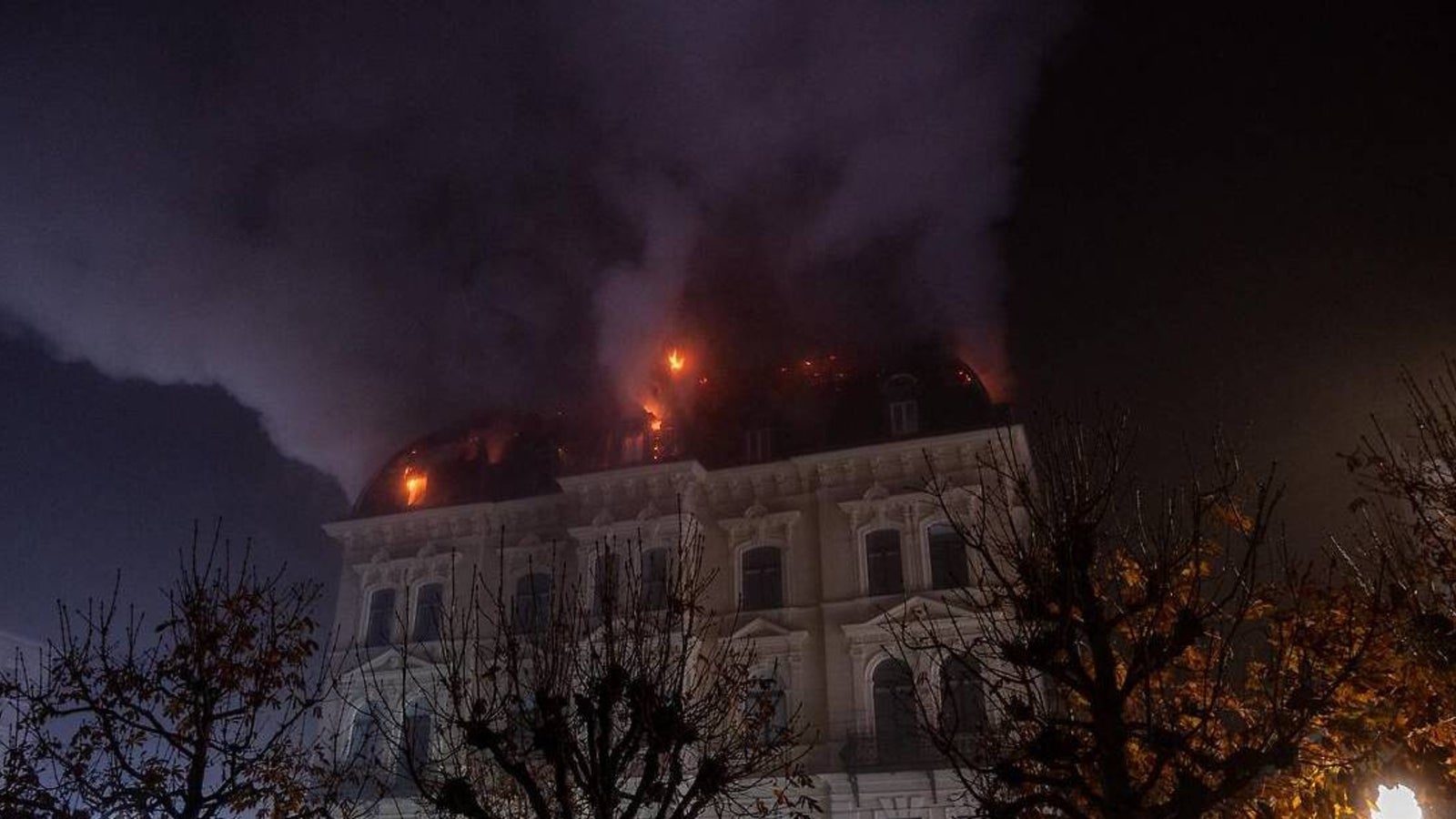 Gmundner Villenbrand: Sanierung könnte bis zu einem Jahr dauern - oe24.at
