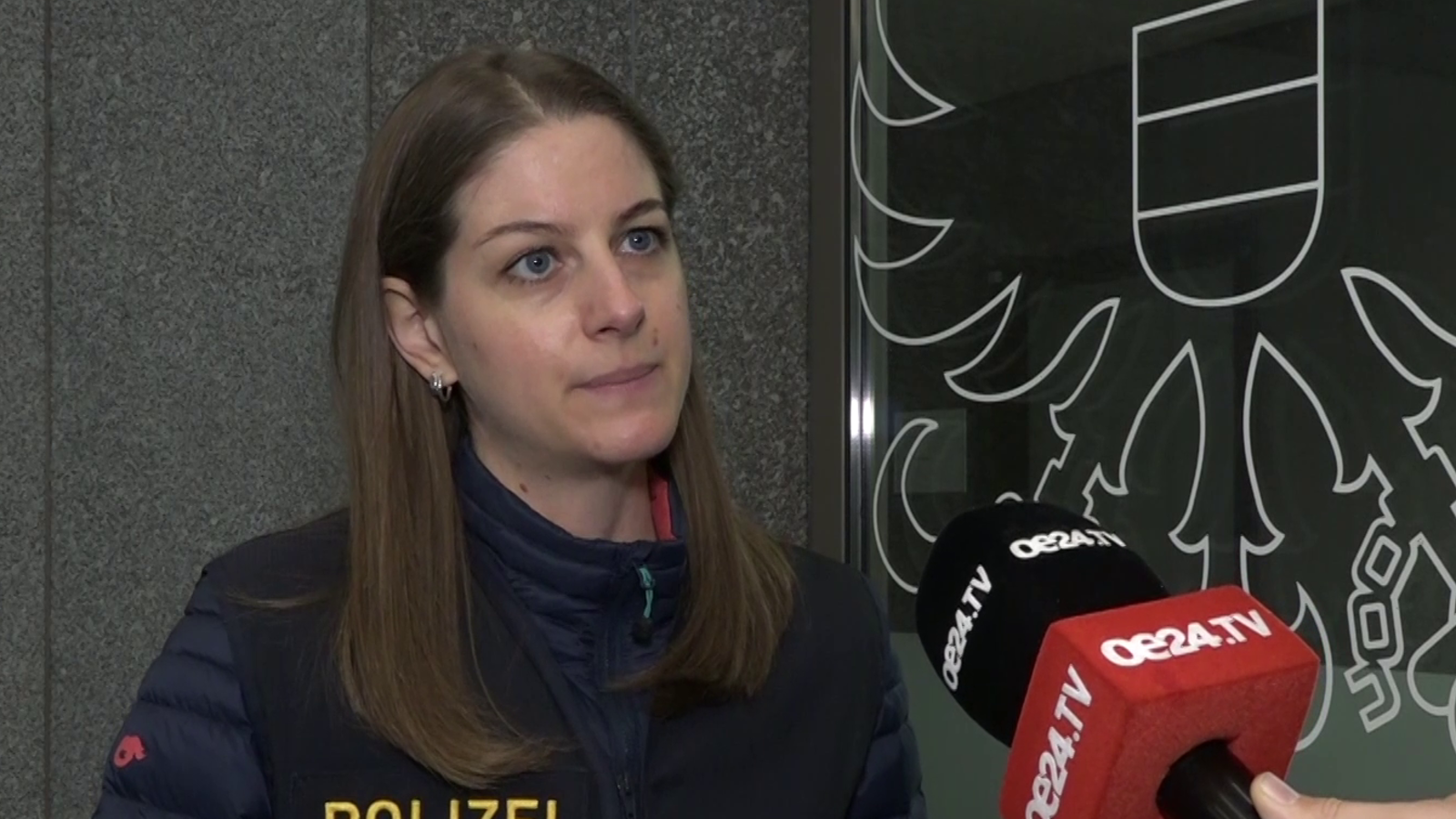 Wien-Favoriten: Mann bedroht Ex-Freundin mit Waffe - oe24.tv