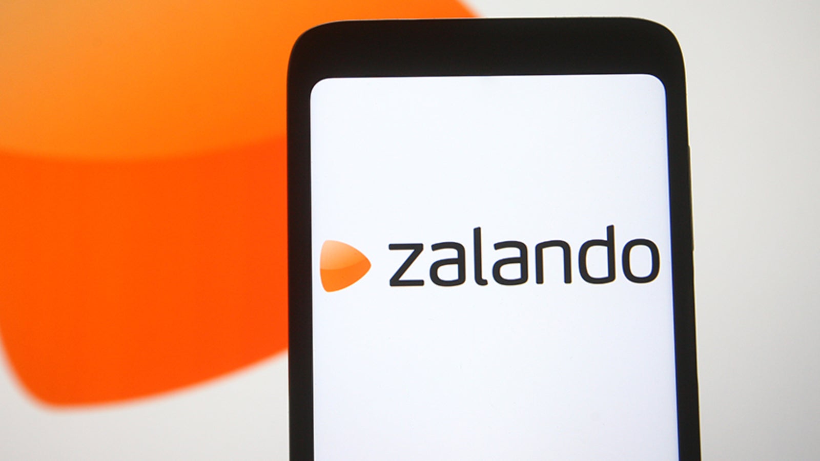 Mode-Riese Zalando streicht hunderte Jobs - Business-Live