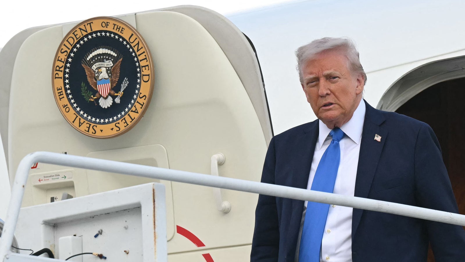 Trump droht jetzt dem Apple-Boss: "Habe dich gut behandelt" - oe24.at