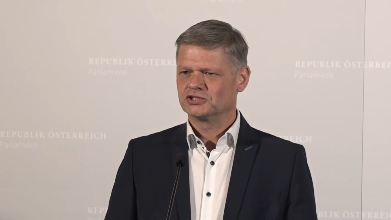 Schmid-Befragung: Andreas Hanger im Interview - oe24.tv