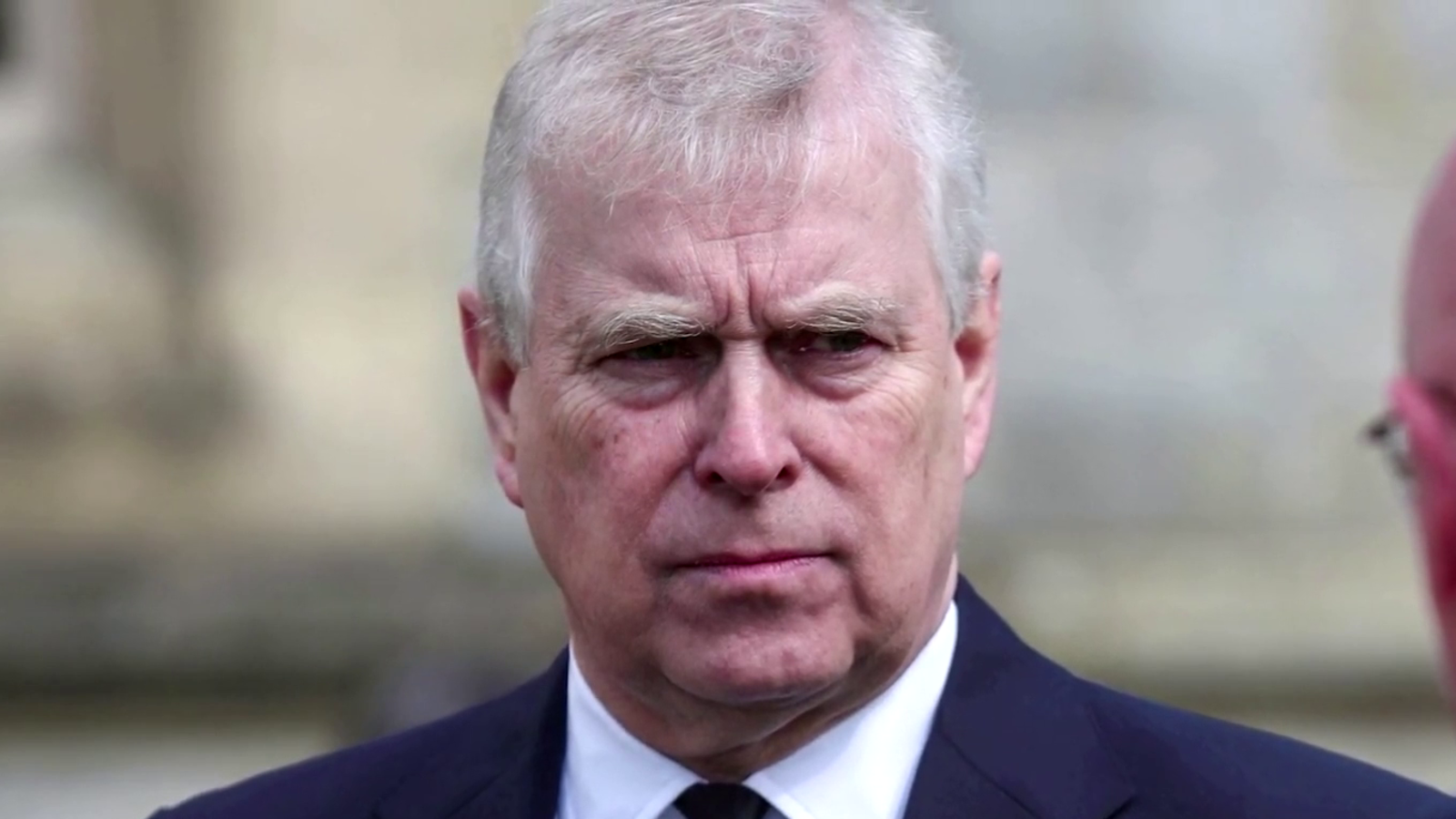 König Charles zieht Notbremse und schmeißt Prinz Andrew raus - stars24