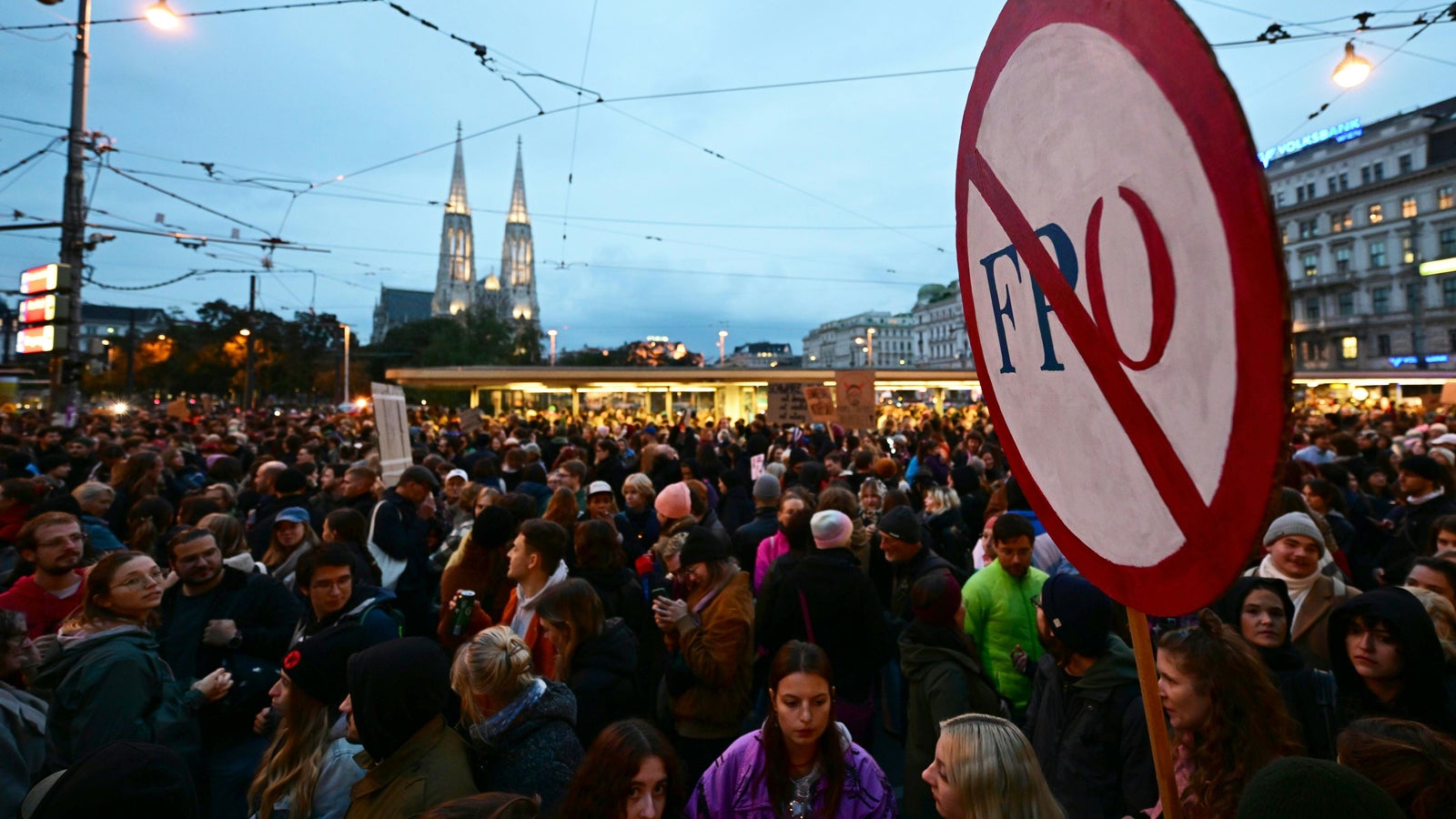 "Kickl verhindern" - Erste Anti-FPÖ-Demos geplant - Politik-Live