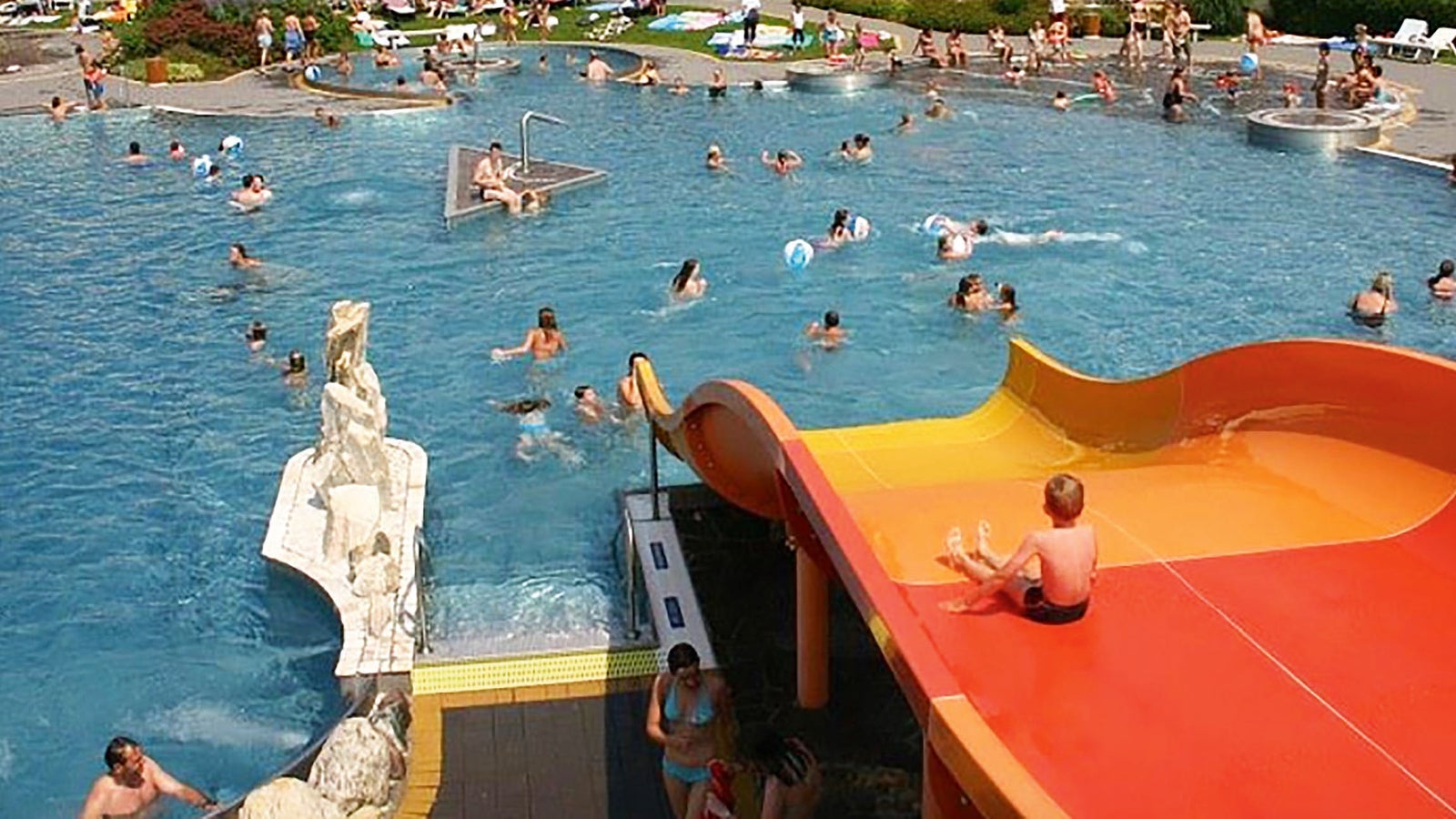 Freibad-Preise steigen um 13 Prozent - Business-Live