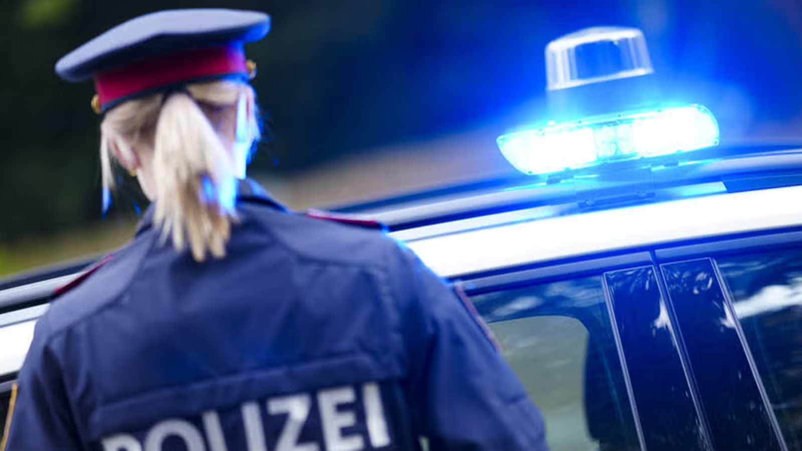 Betrunkener schlägt Wiener Polizist – Beamter im Spital - oe24.tv