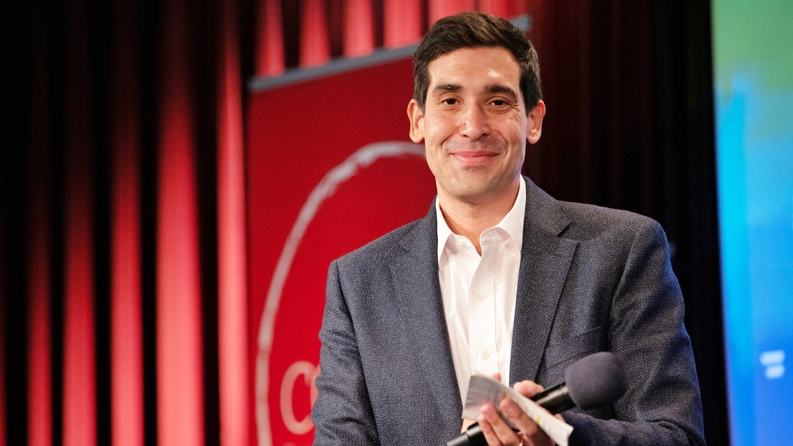 Bohrn Mena ist jetzt "Botschafter der Stadt Steyr" - oe24.at