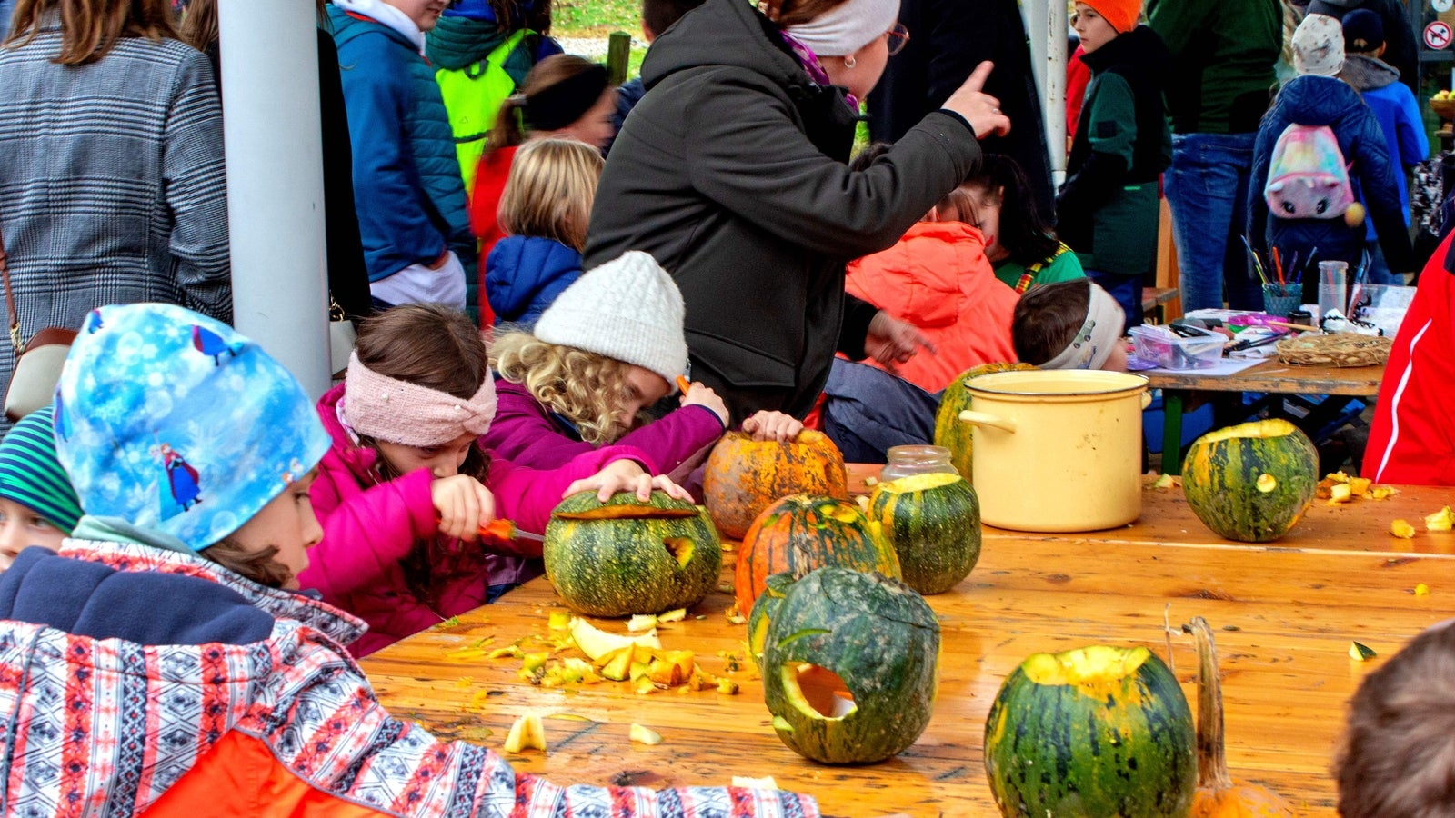 Gratis Eintritt: Bohrn Mena lädt zum Familienfest im UnterWasserReich ...