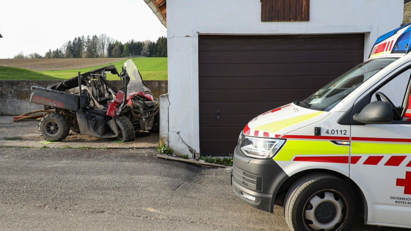 16-Jährige krachten mit Buggy in Hausmauer - schwer verletzt - oe24.at