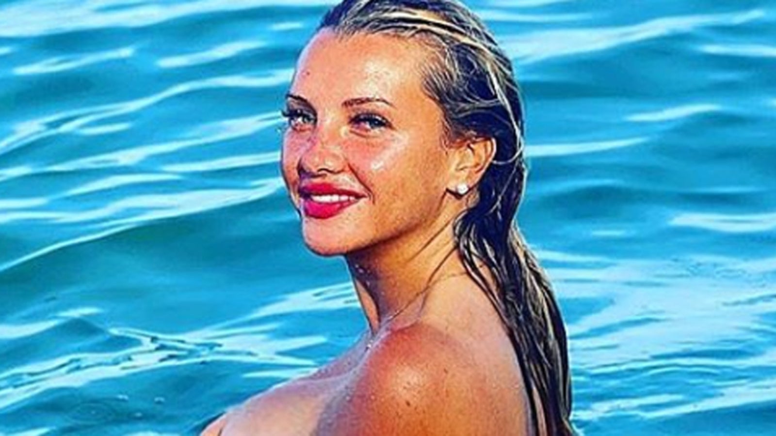 Evelyn Burdecki sorgt oben ohne für Fan-Furore - stars24