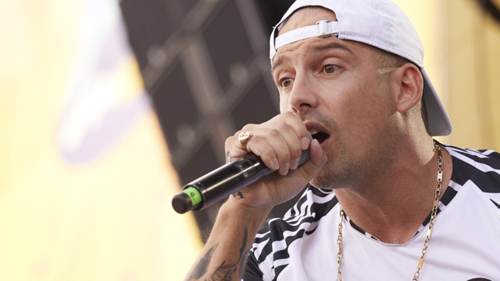Rapper RAF Camora: Mit dem Ferrari zu McDonald’s - stars24