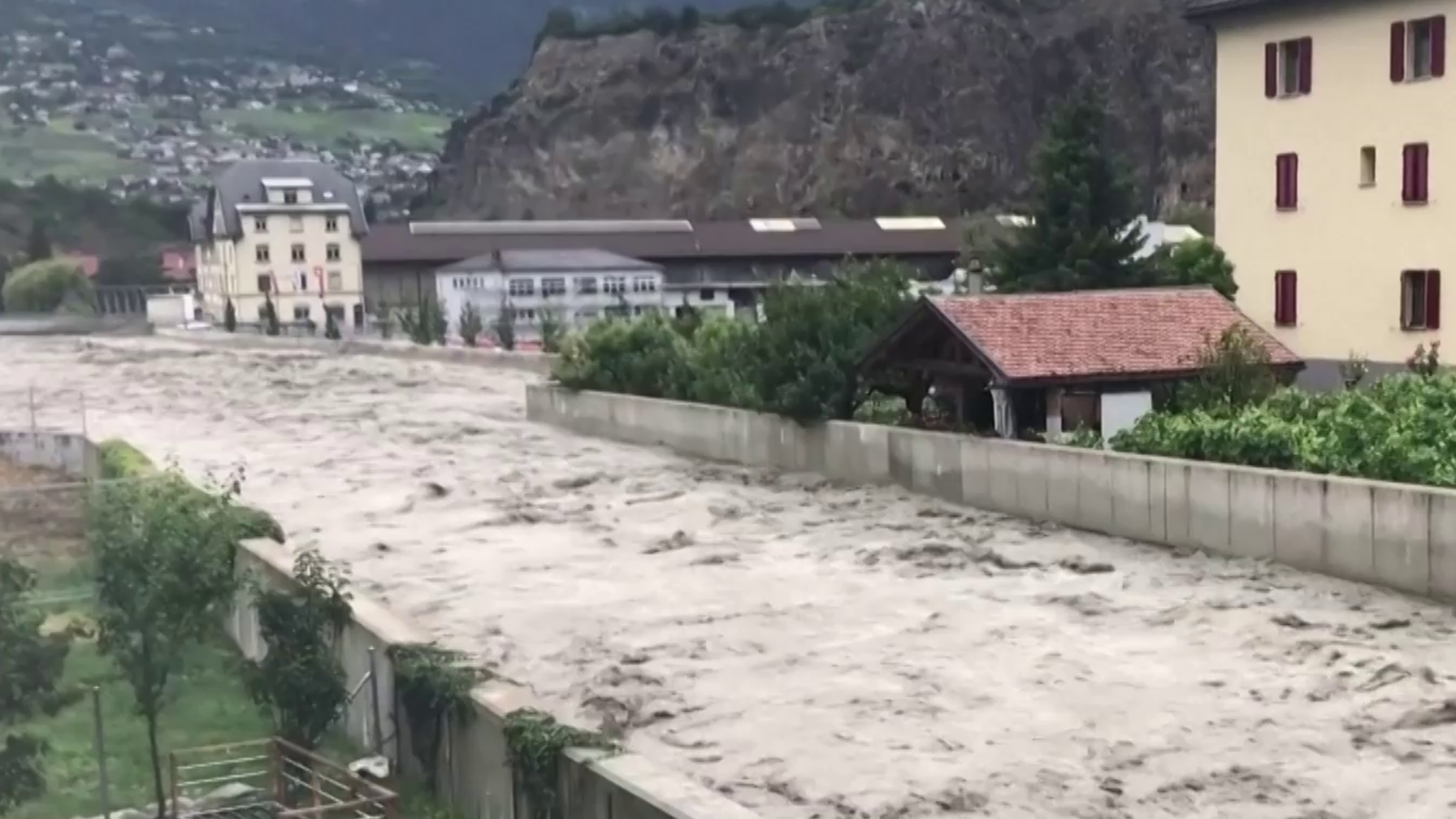 Unwetter in der Schweiz fordern Todesopfer - oe24.tv