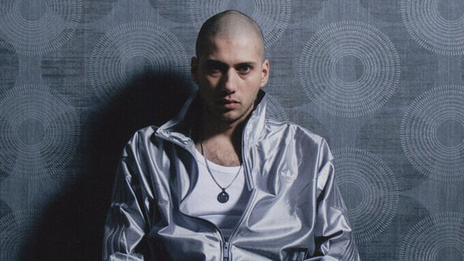 Rapper Jugo Ürdens ist auf den "Hund" gekommen - stars24